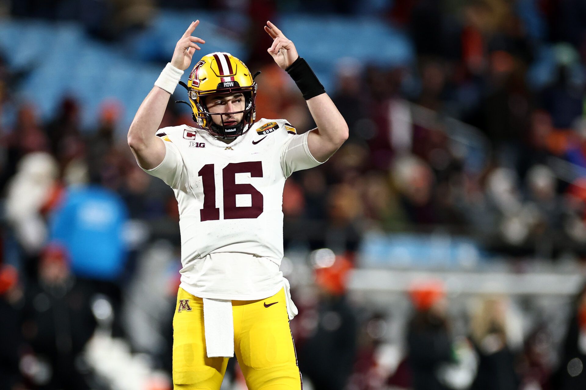 Who Is NFL Draft Prospect Max Brosmer? Height, Weight, Age, College, 40 ...