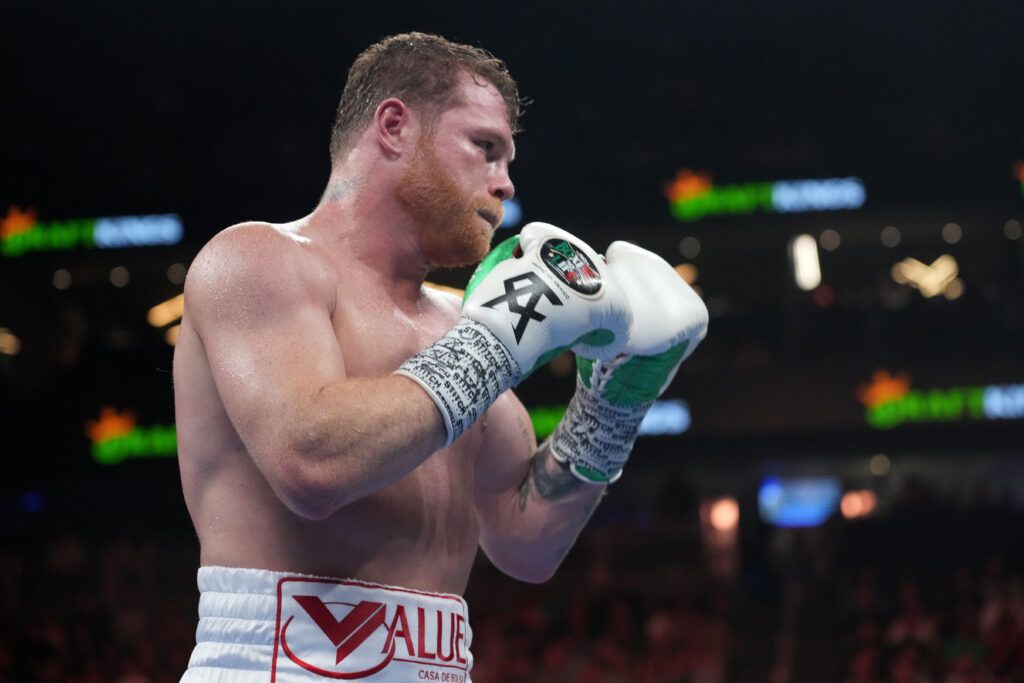 Canelo Álvarez vs. William Scull Stats Comparison: Record, Weight ...