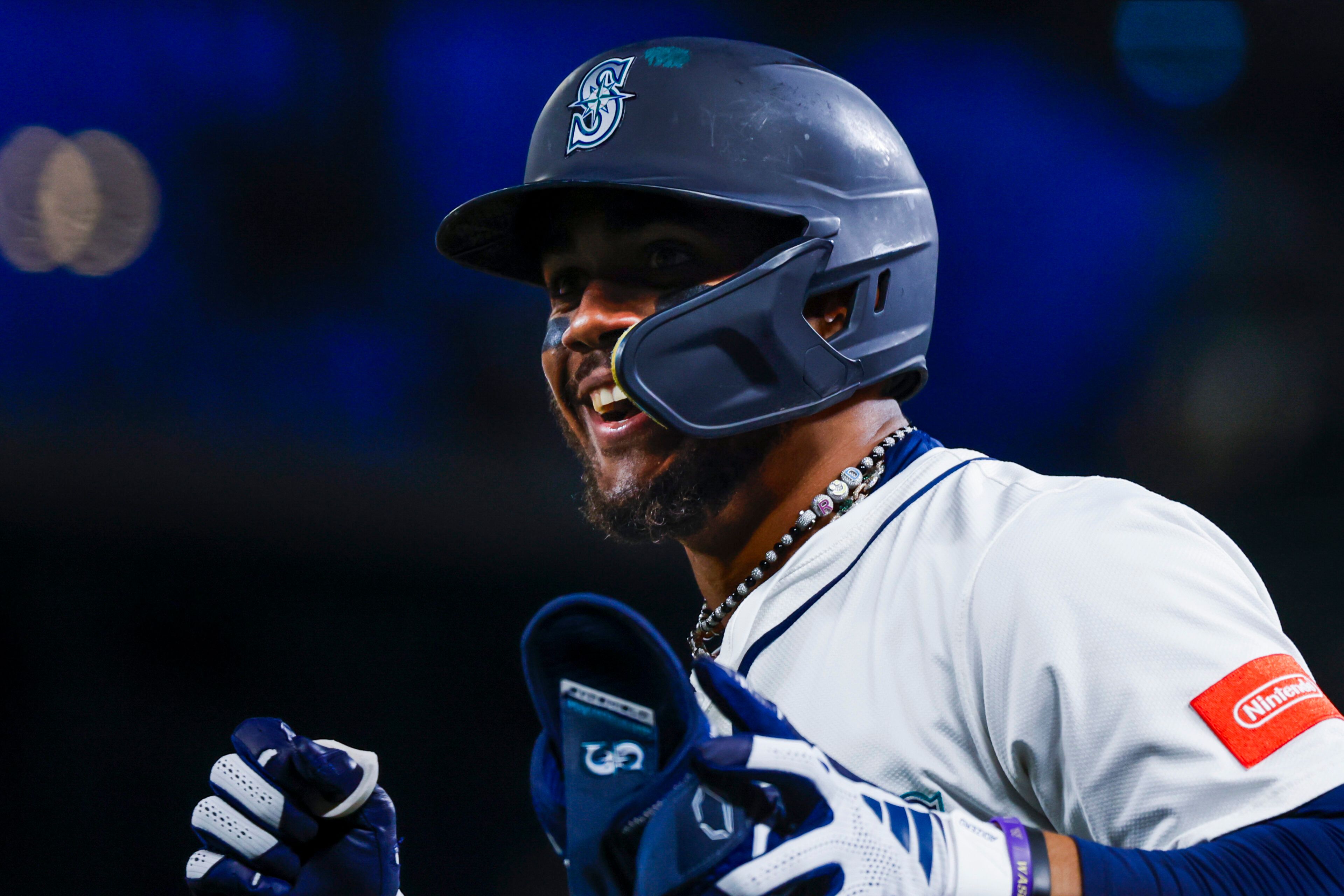 Former MLB Star Sparks Debate with Shocking Pick Over Julio Rodríguez ...