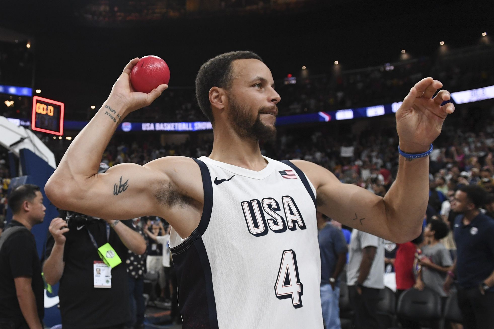 WATCH: Stephen Curry Makes Young Warriors Fans' Day With Adorable ...