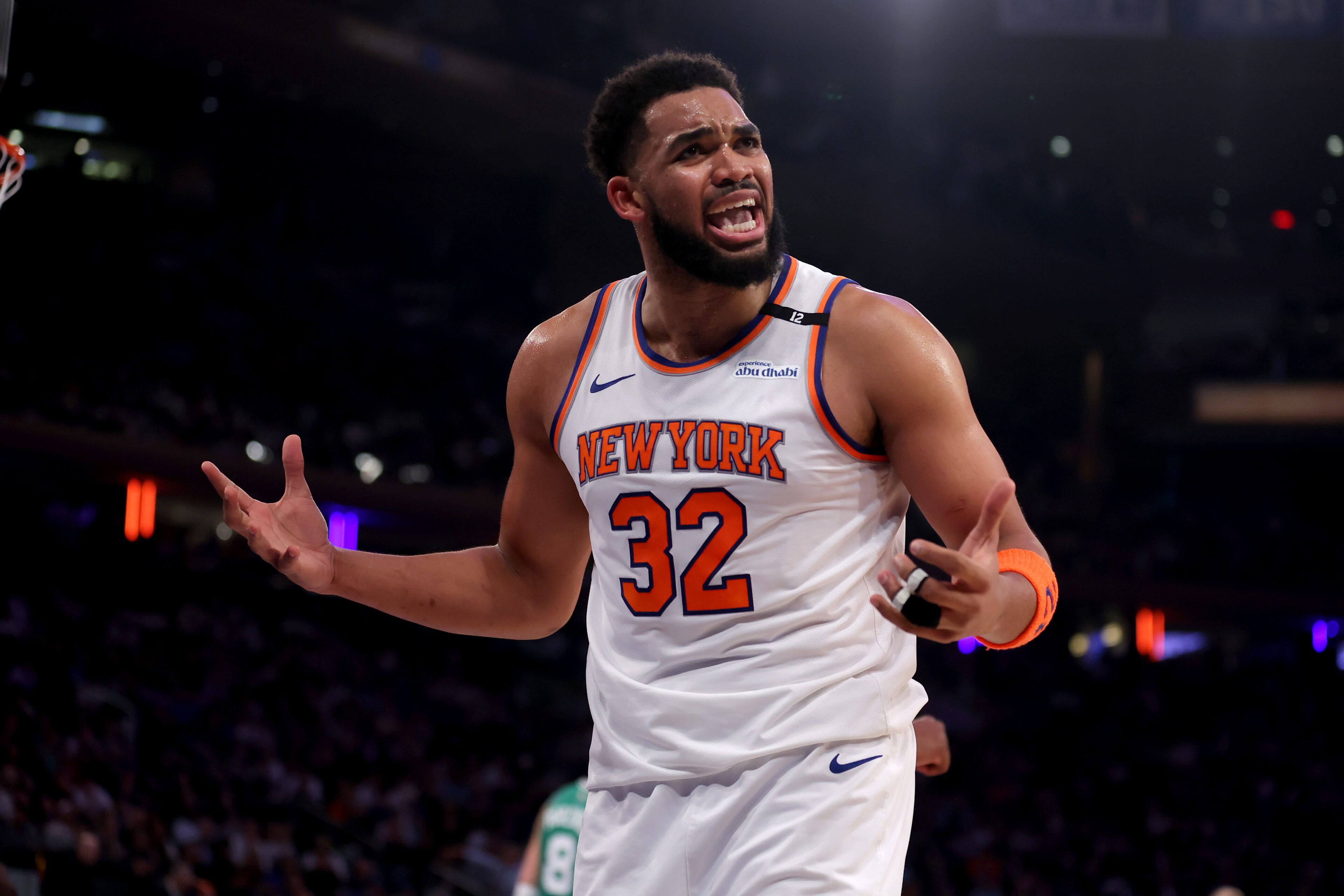WATCH: Knicks Icon Karl-Anthony Towns Gets Big Cheers at Yankee Stadium ...
