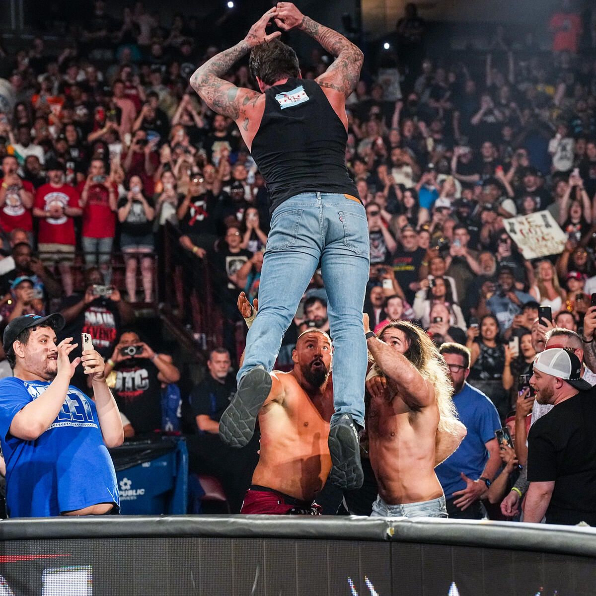 CM Punk Sends Message To Returning WWE Star After RAW Goes Off Air