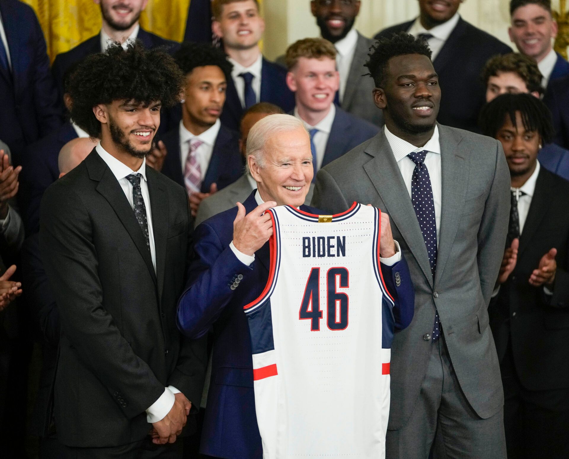 Bill Russell's Daughter Karen Pens Heartfelt Note After Former POTUS ...