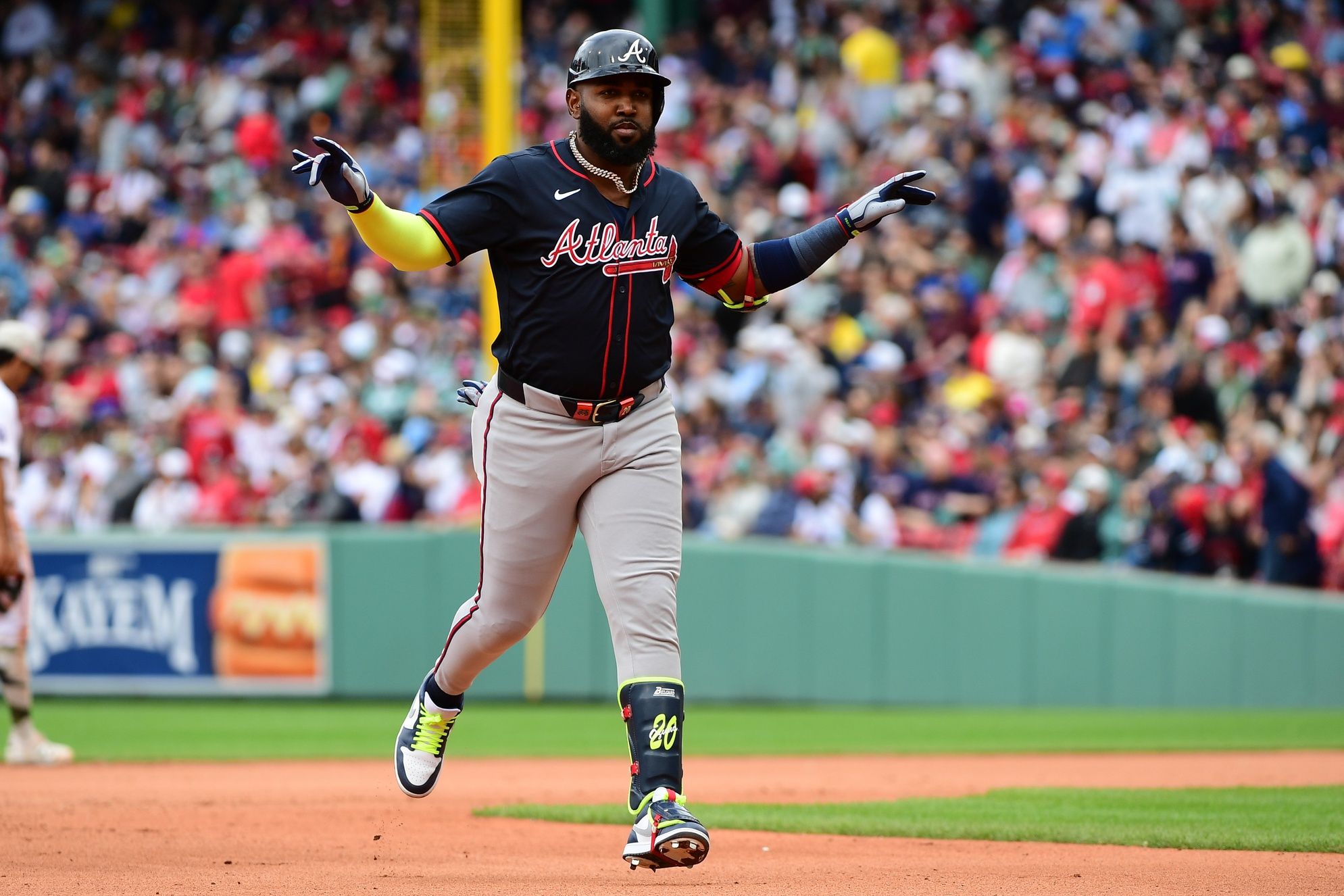 MLB Insider Drops Bombshell Update About Braves Eyeing Phillies ...