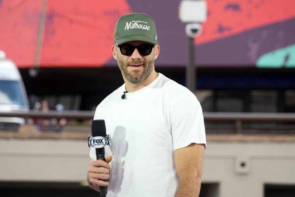 Patriots Legend Julian Edelman Breaks the Internet With Elite Tush Push ...