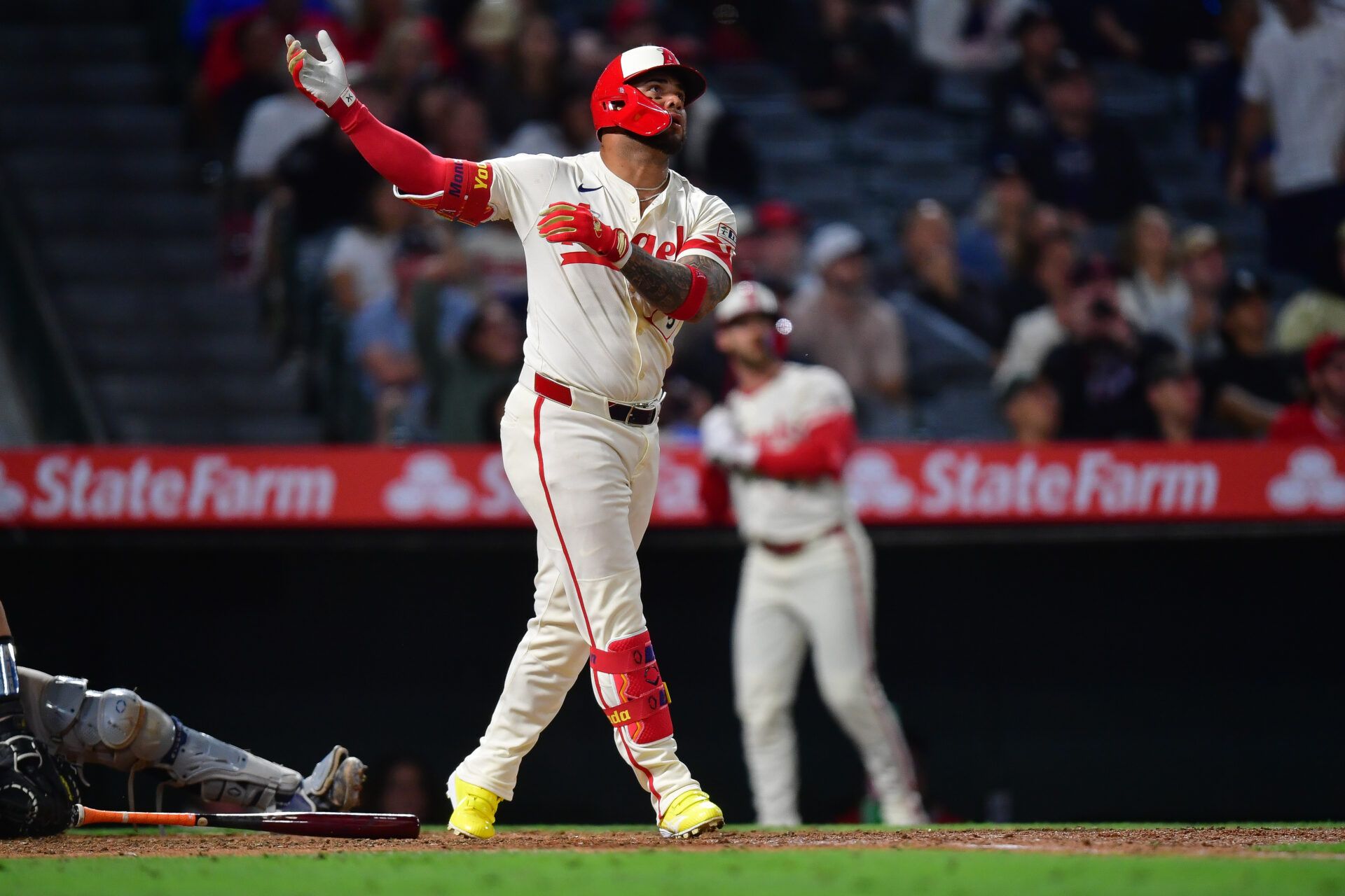 Angels Injury Report: Yoan Moncada Exits Game With Knee Discomfort