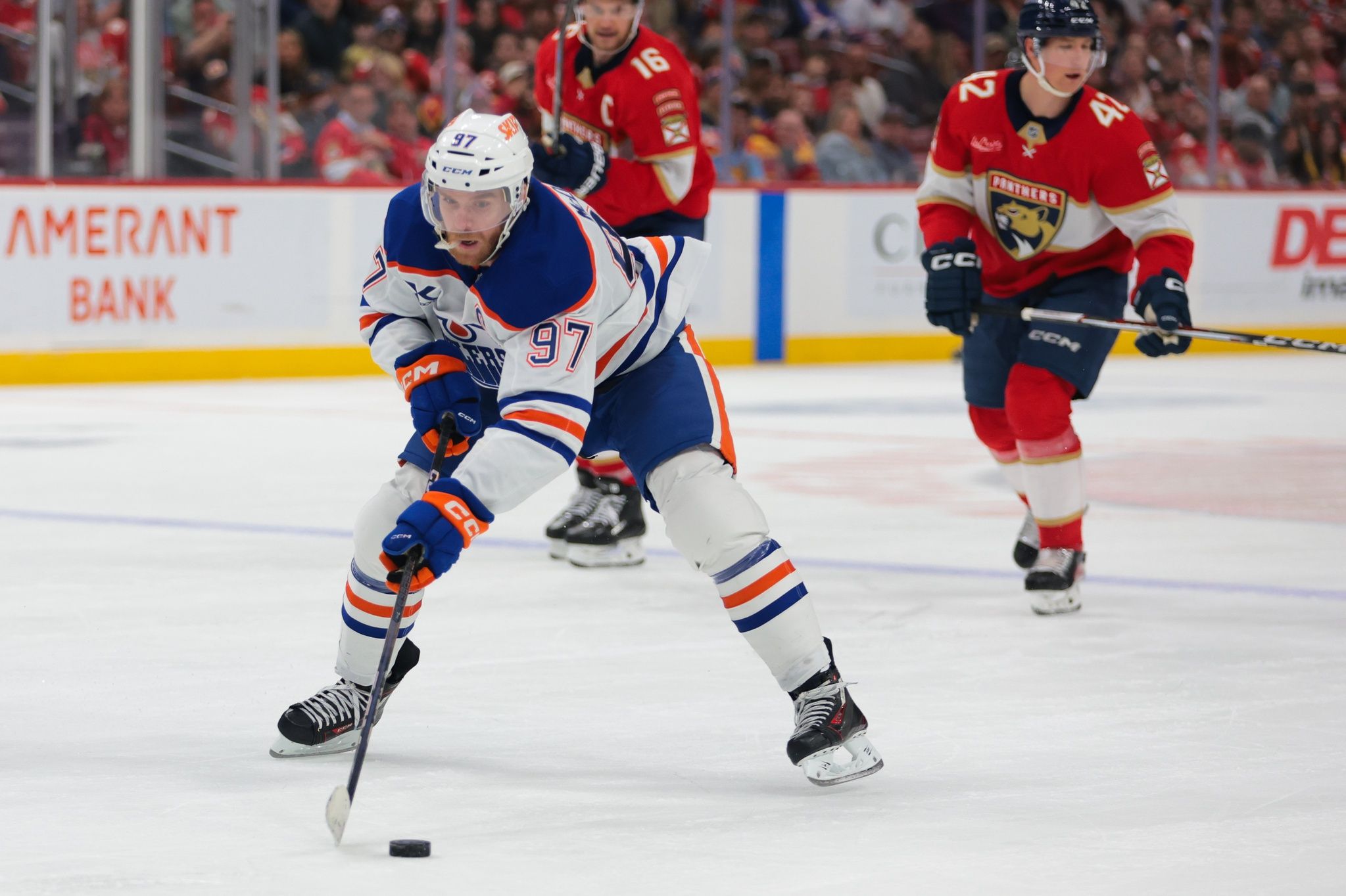 Connor McDavid’s Wife Issues 2-Word Rallying Cry as Oilers Book Back-To ...