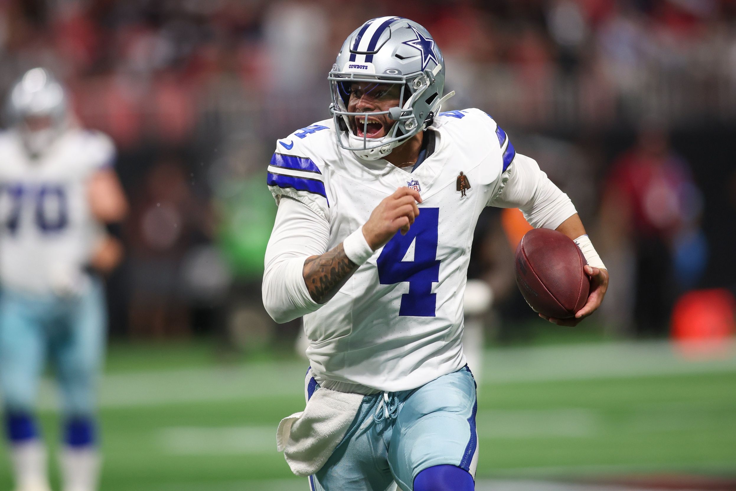 Cowboys QB Dak Prescott Shares Adorable Photo With Family After Birth ...