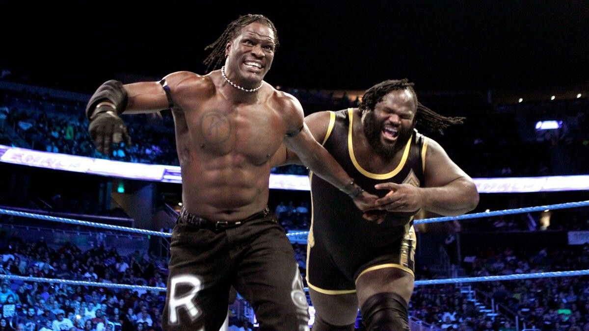 Mark Henry Reveals How WWE Can Pay Tribute to R-Truth on RAW