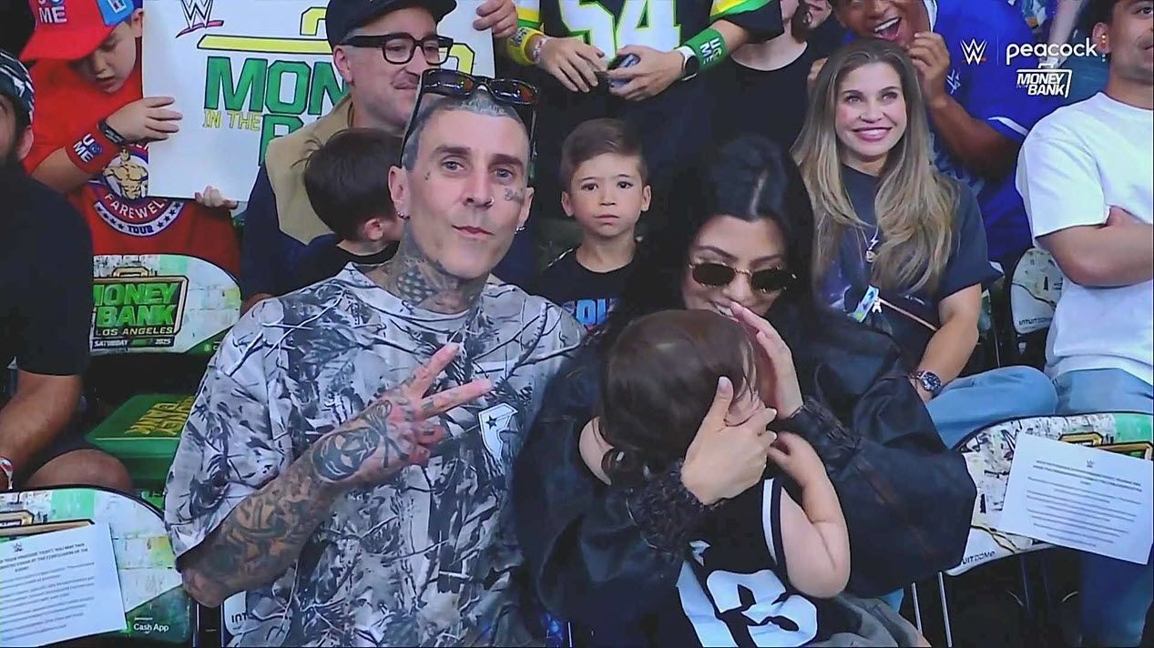 Travis Barker and Kourtney Kardashian Break the Internet With Shocking ...