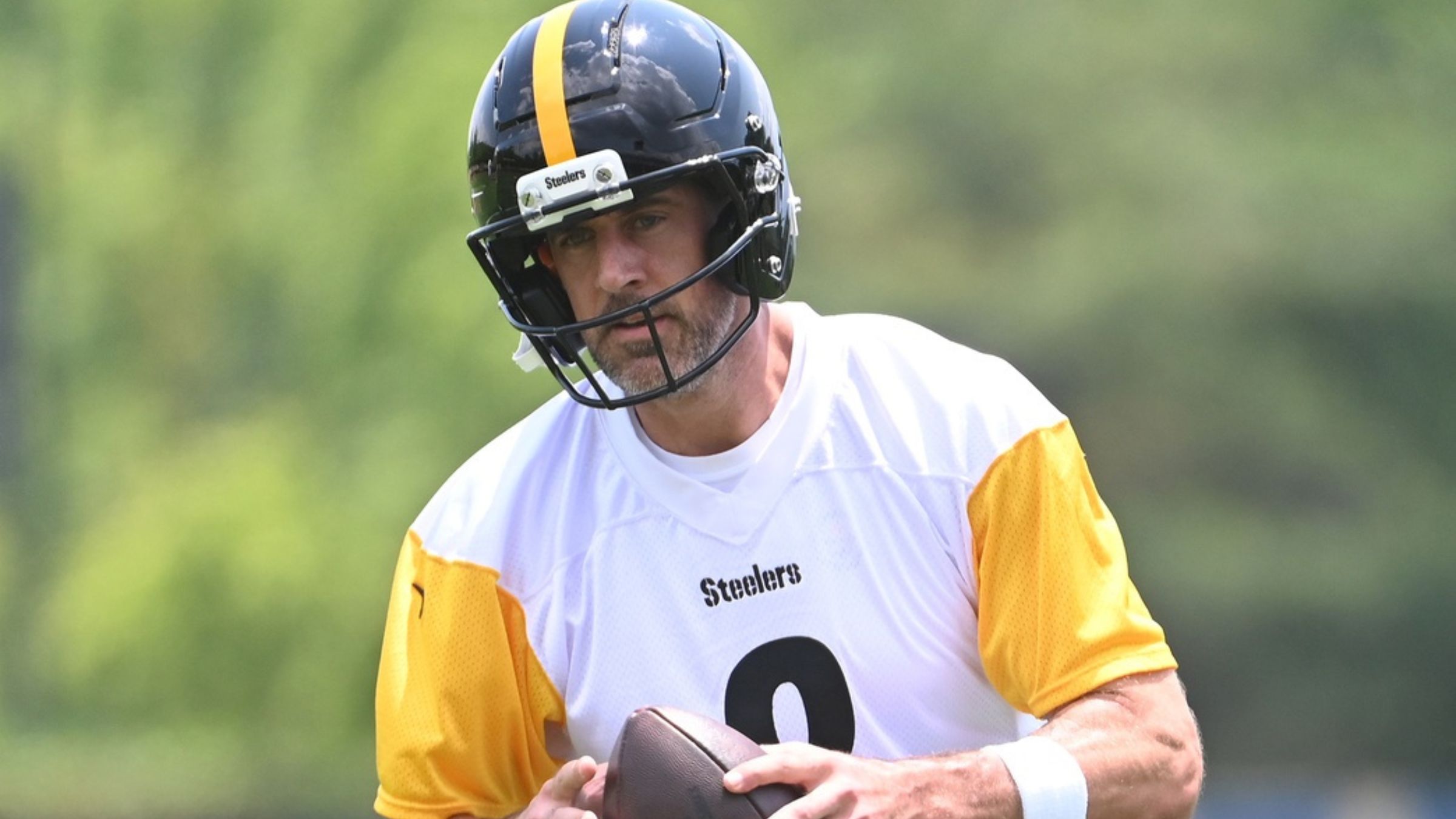 Aaron Rodgers’ Family Reportedly 'Unconvinced' About Steelers QB’s ...