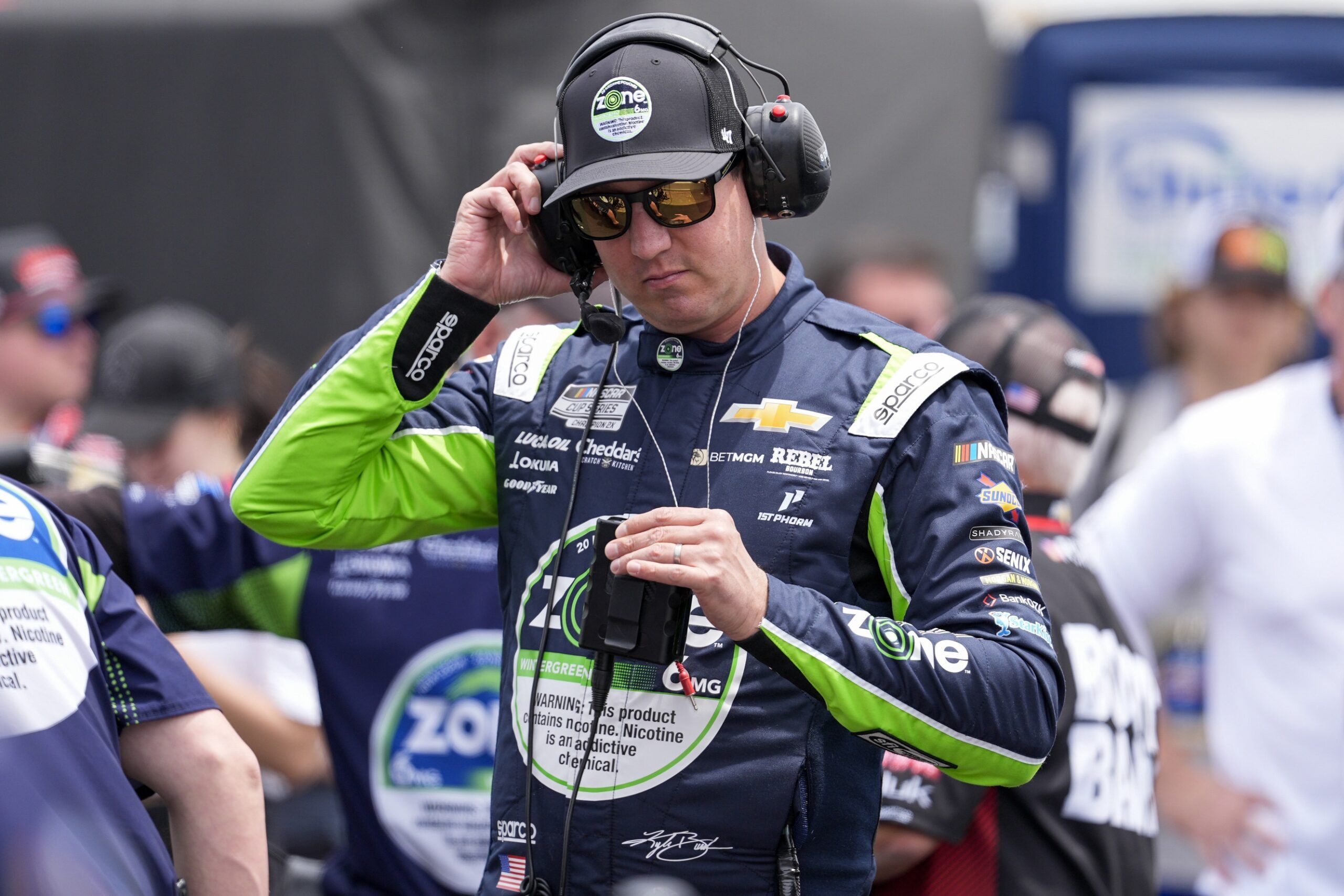 Kyle Busch Storms Past 10 Cars in Just 2 Laps During Epic Michigan Cup ...