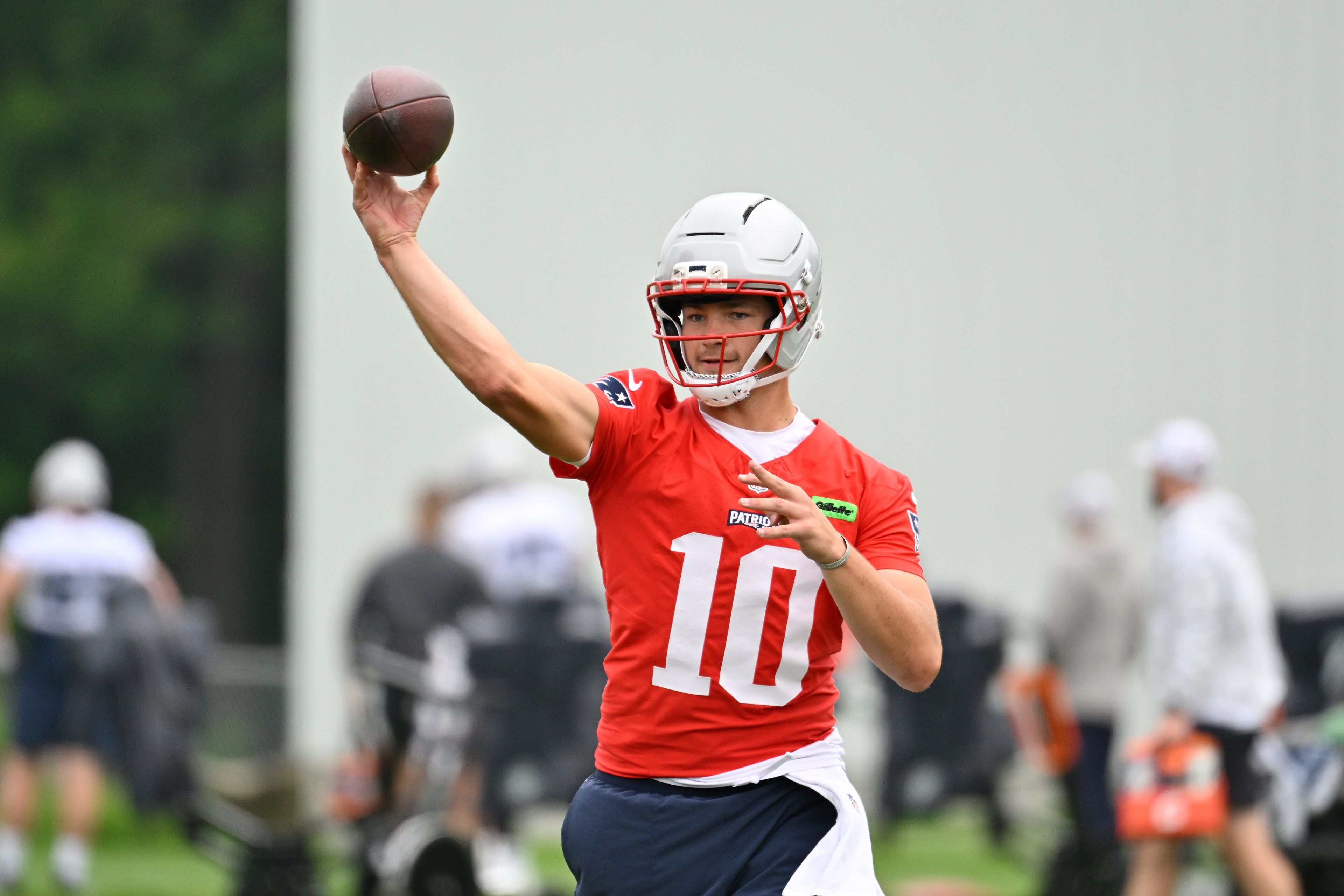How Drake Maye Develops in Sophomore Season Takes Spotlight As Patriots ...