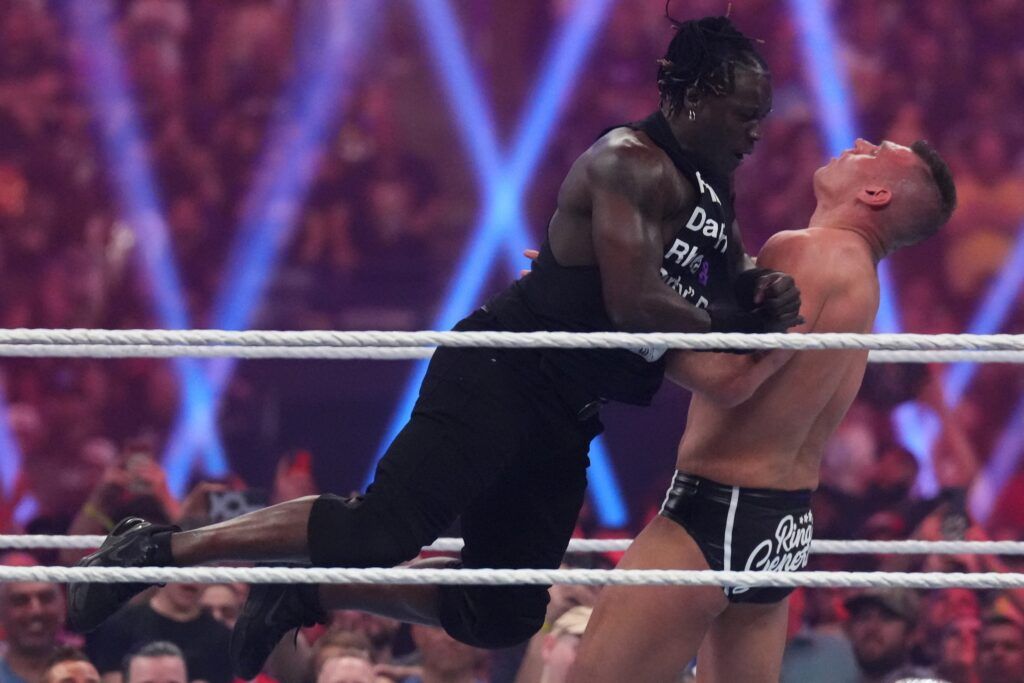 After R-Truth’s Fan-Driven Push, WWE Universe Rallies Behind SmackDown ...