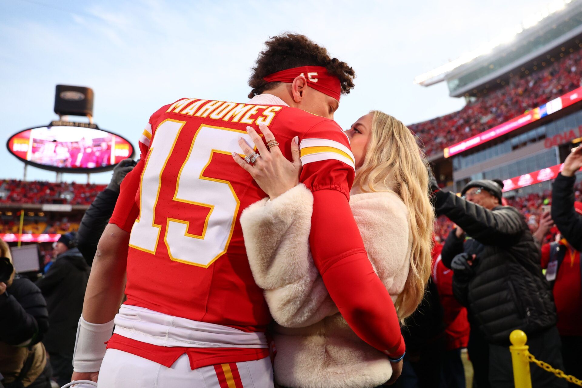 Patrick Mahomes’ Wife Brittany Shares Adorable Family Pictures ...