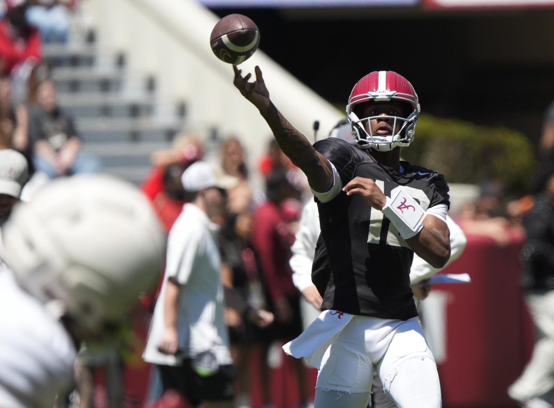 5-Star Alabama QB Keelon Russell Fights Back Tears Honoring Late Twin Sister at Texas Memorial