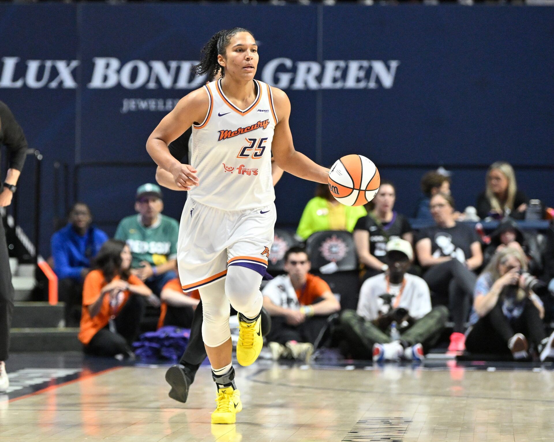 WATCH: Mercury Star Alyssa Thomas Grows Emotional During Sun's Heartfelt Tribute Video in Viral Clip