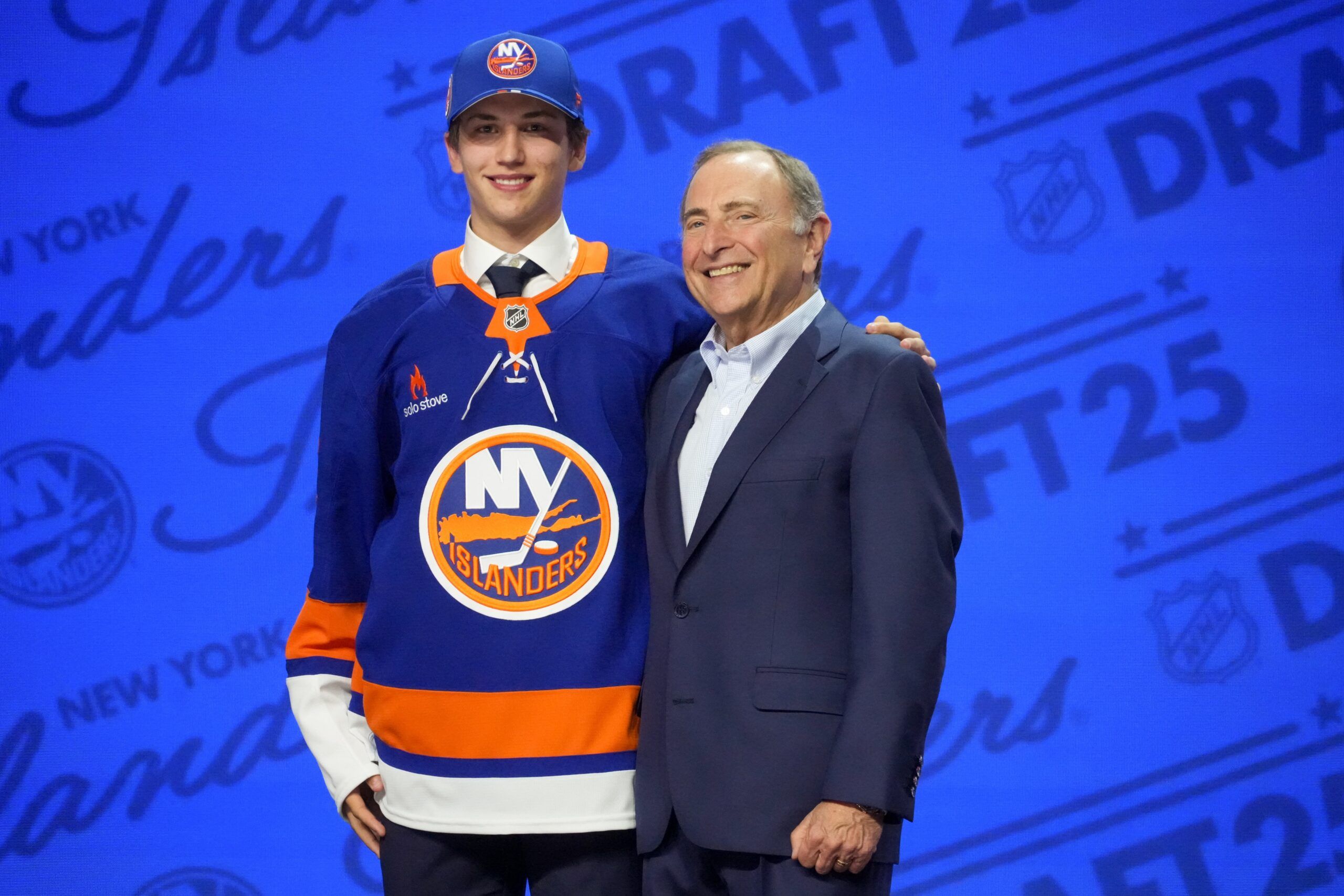 NHL Insider Grades Islanders Selecting Victor Eklund at No. 16 in the ...