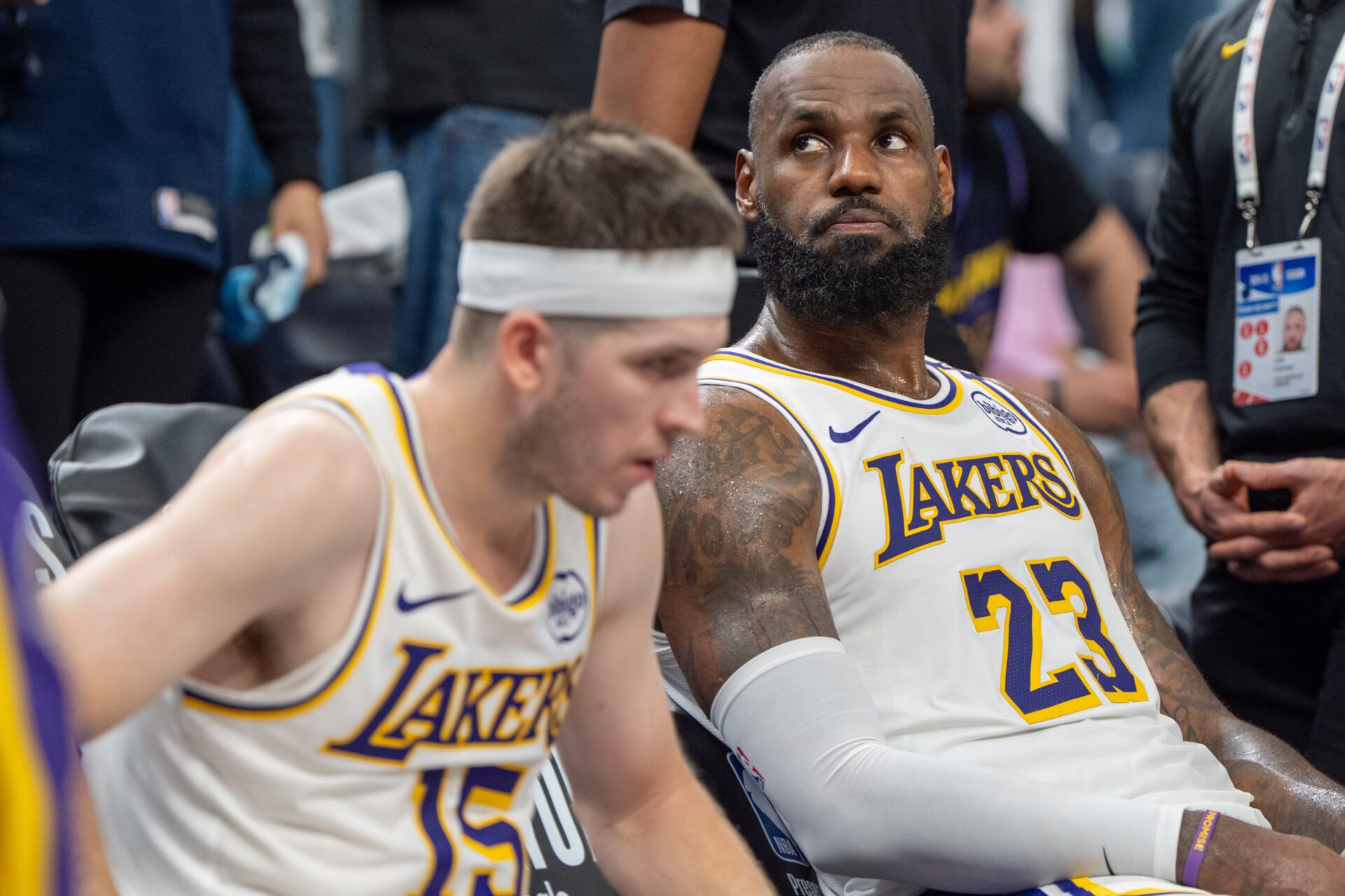 ‘Be the One Who Conquers the Garden’ -- LeBron James Fans Float Wild ...
