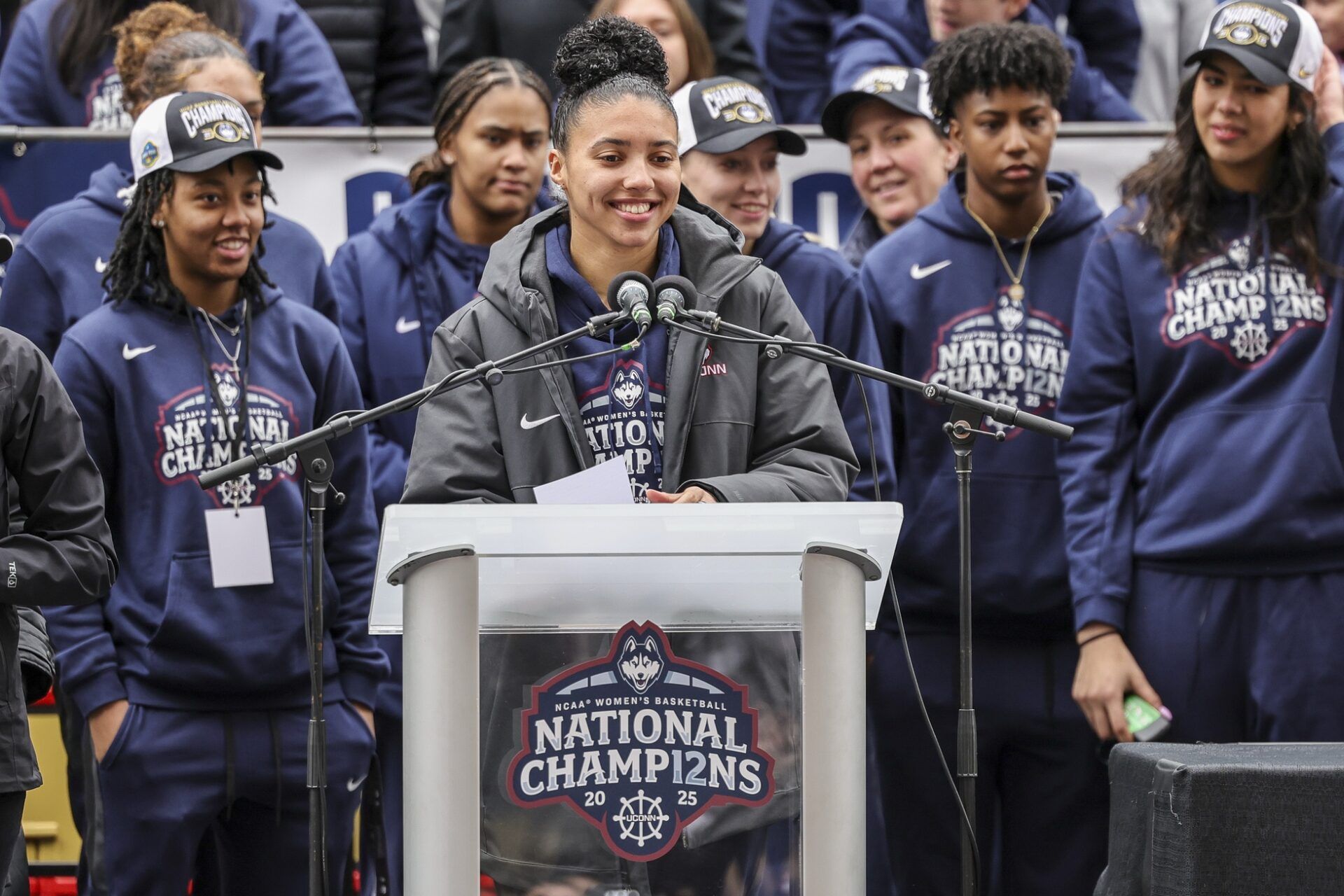 UConn Senior Azzi Fudd Plays 'This or That' in Viral Ritz Ad as Huskies ...