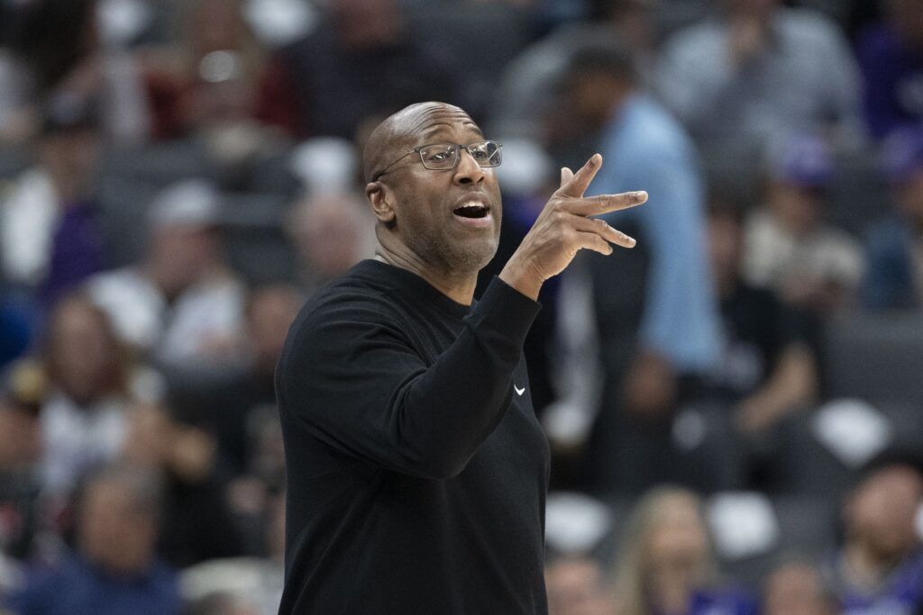 Mike Brown Has No Plans to 'Respect' Tom Thibodeau's Knicks Legacy