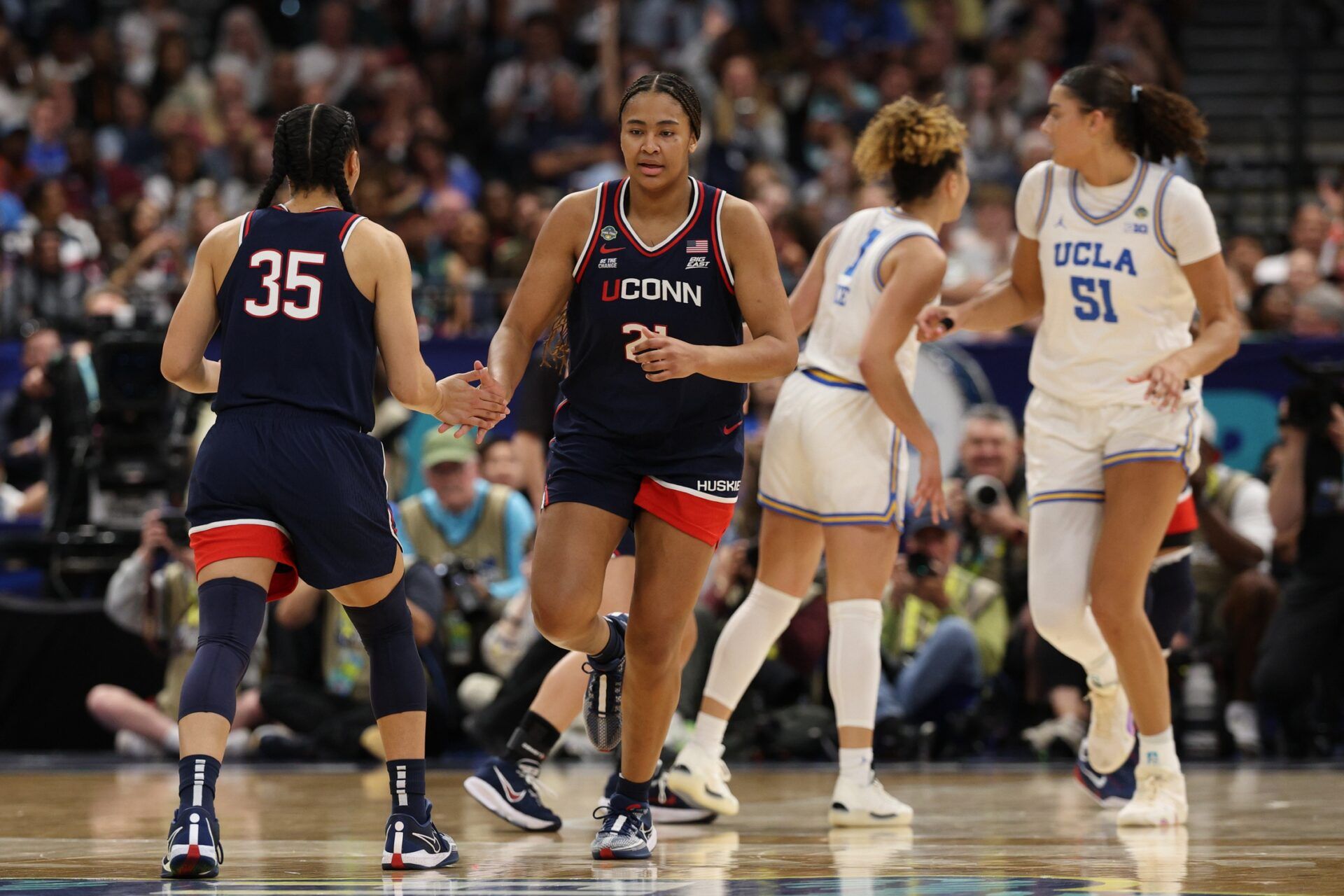 College Basketball Analyst Breaks Down How UConn Center Jana El-Alfy Can Elevate Azzi Fudd ...