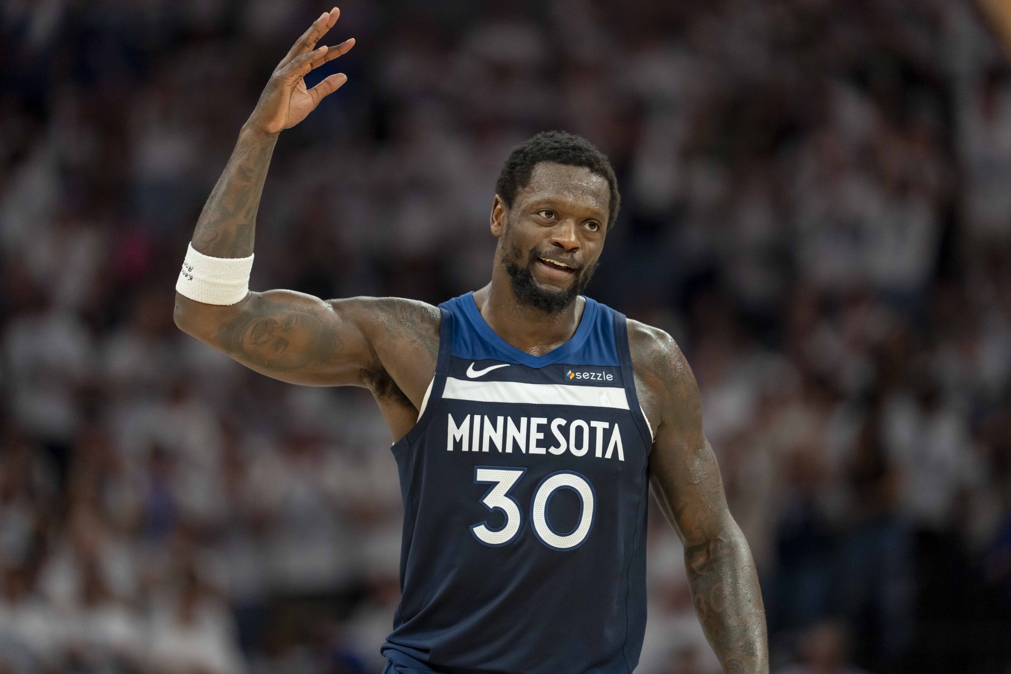 IN PHOTOS: Julius Randle's Wife Kendra Turns Heads in Glamorous ...