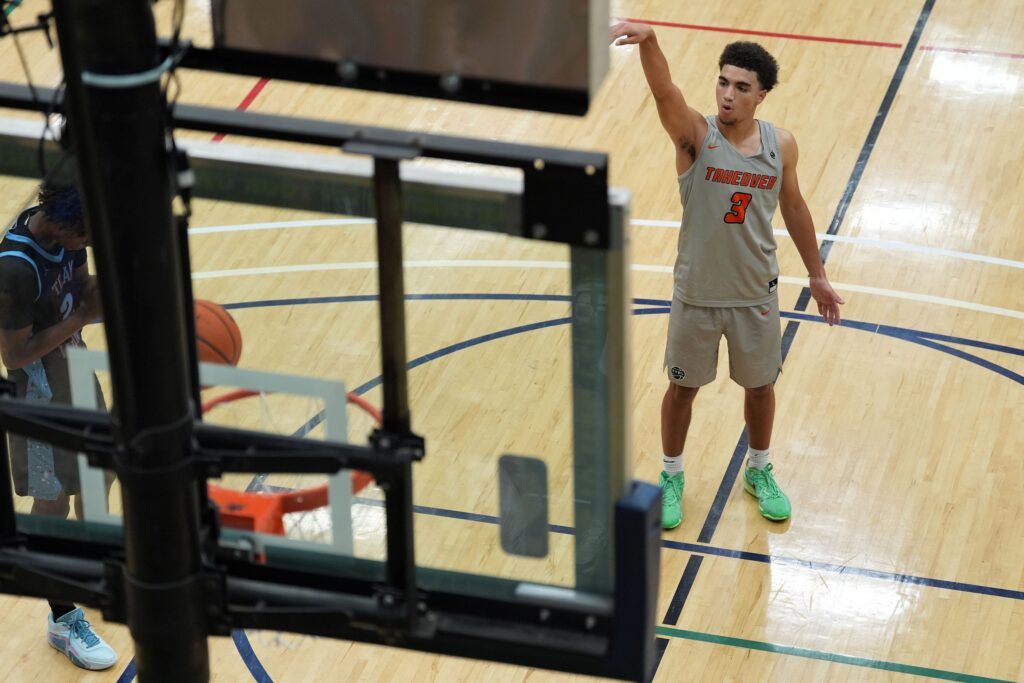 North Carolina 2025 Prospect Derek Dixon Cites HC Hubert Davis' 'Family ...