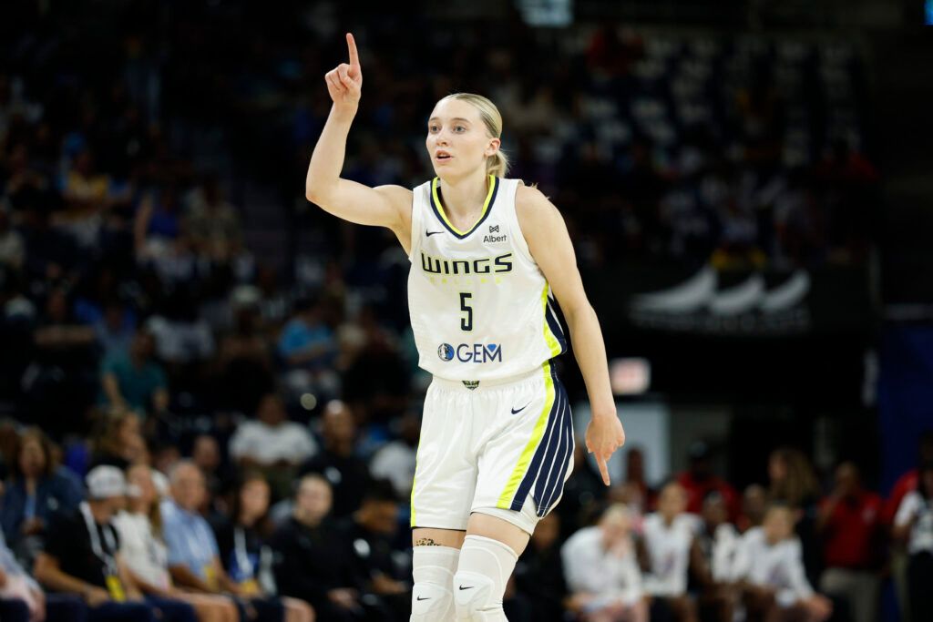 Stephen Curry Attempts to Lure Paige Bueckers From Nike to His ...