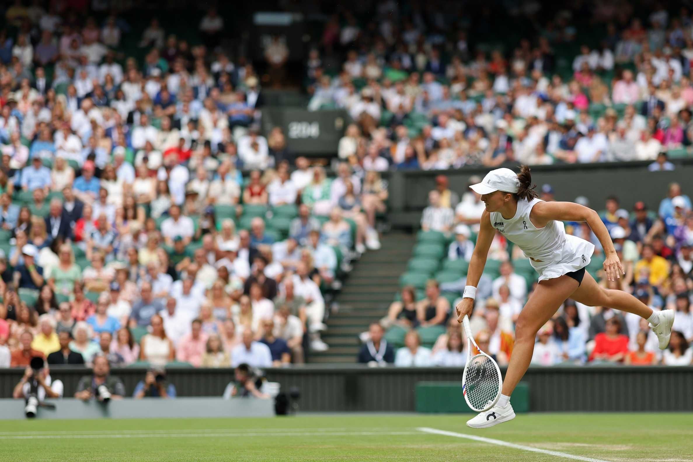 Who Is the Chair Umpire for Iga Świątek-Amanda Anisimova Wimbledon ...