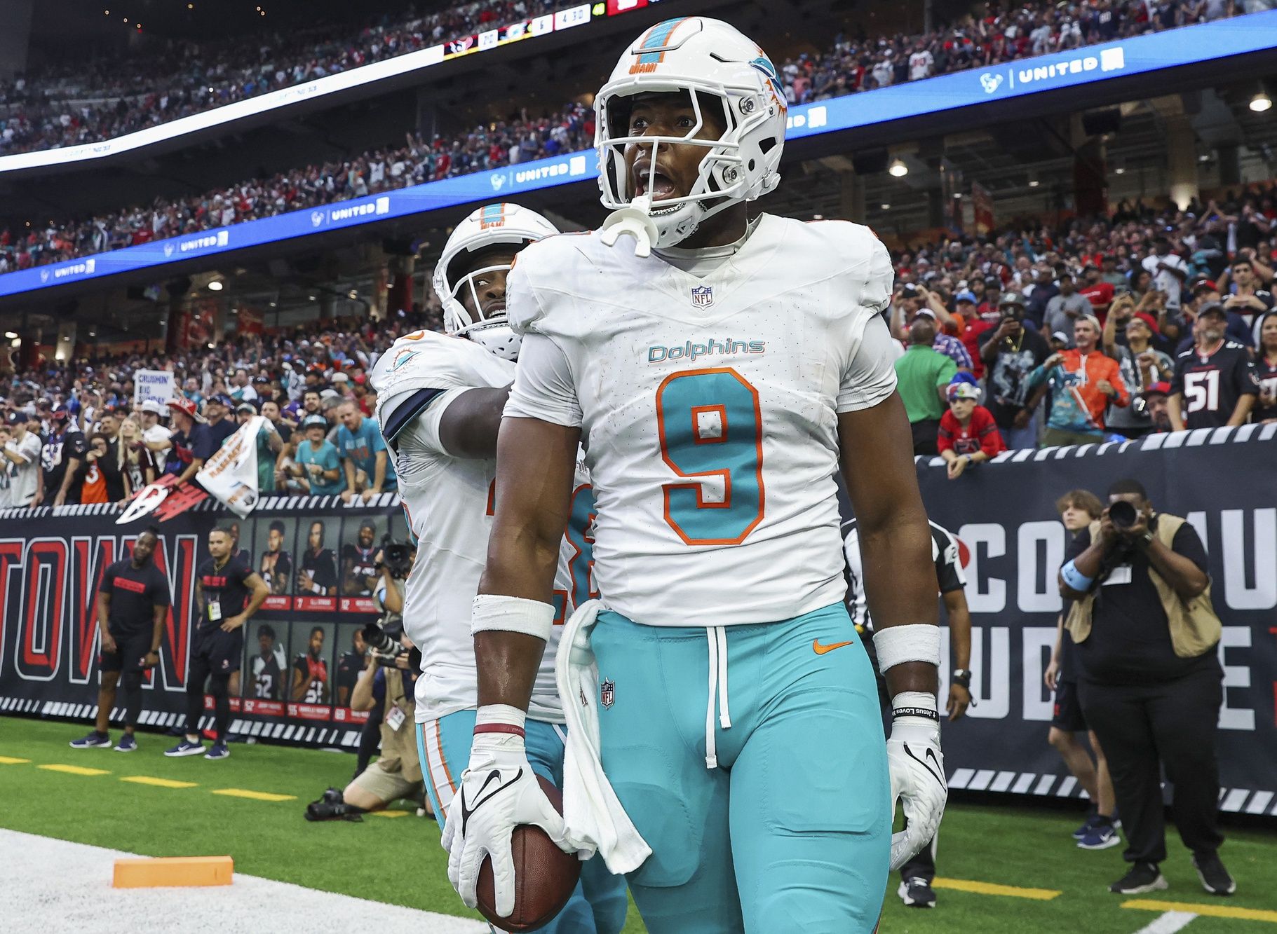 Jonnu Smith Makes Feelings Clear on Fit With ‘Historic’ QB-HC Duo Aaron ...