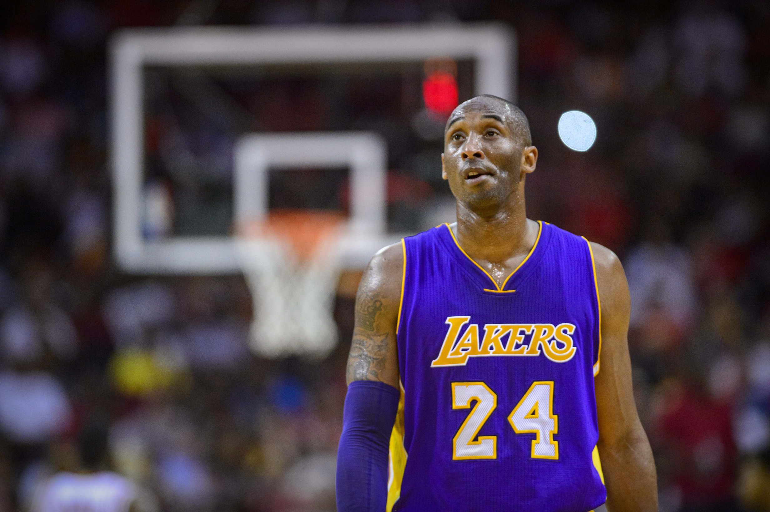 Kobe Bryant Shockingly Excluded From Top 10 Greatest NBA Players in ...