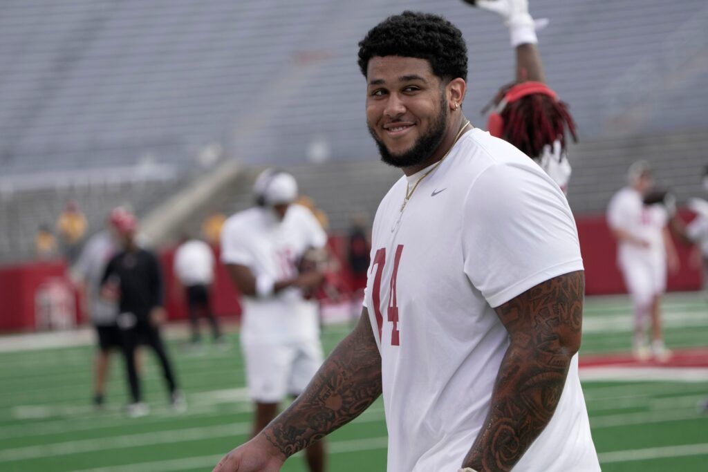 Giants Predicted to Zero In on Stud Alabama OL Kadyn Proctor as NFL ...