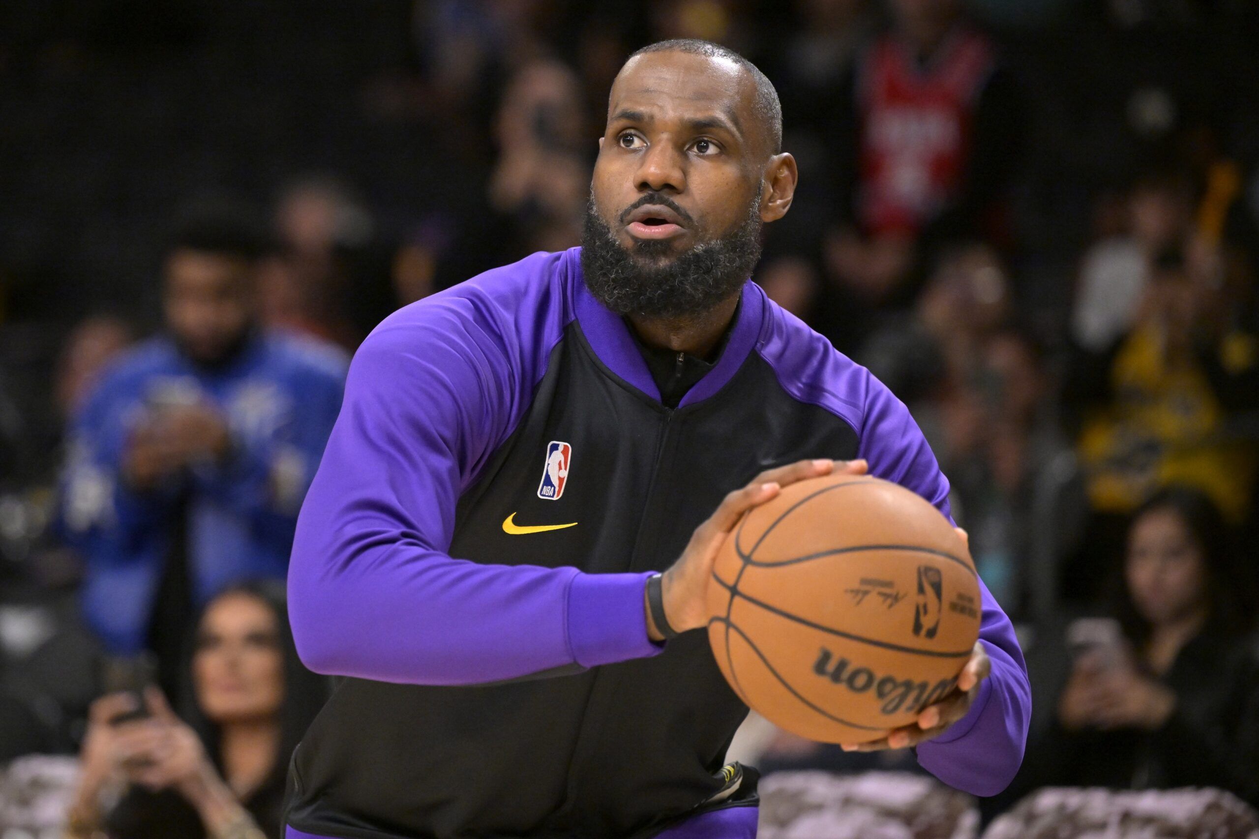 Cavaliers, Mavericks, Knicks Interested in Adding Lakers Superstar ...