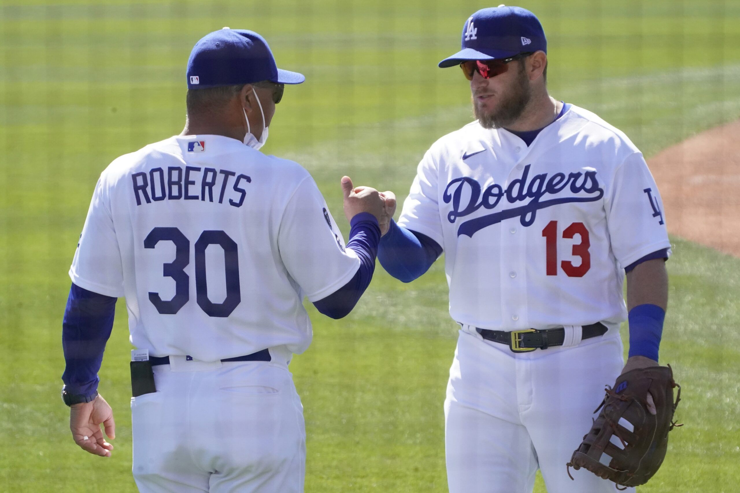Dave Roberts Delivers Grim Update on Max Muncy as Freak Injury Derails Dodgers’ All-Star Pace