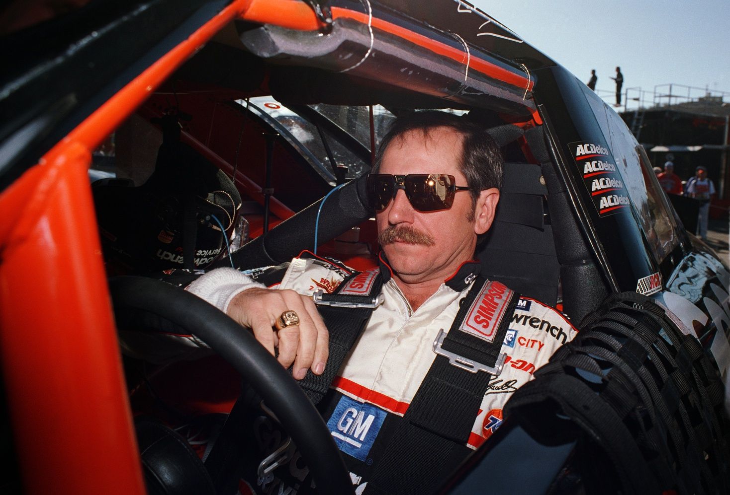 ‘One Helluva Race’ — Fans Relive Epic 1989 NASCAR Battle Between Dale ...