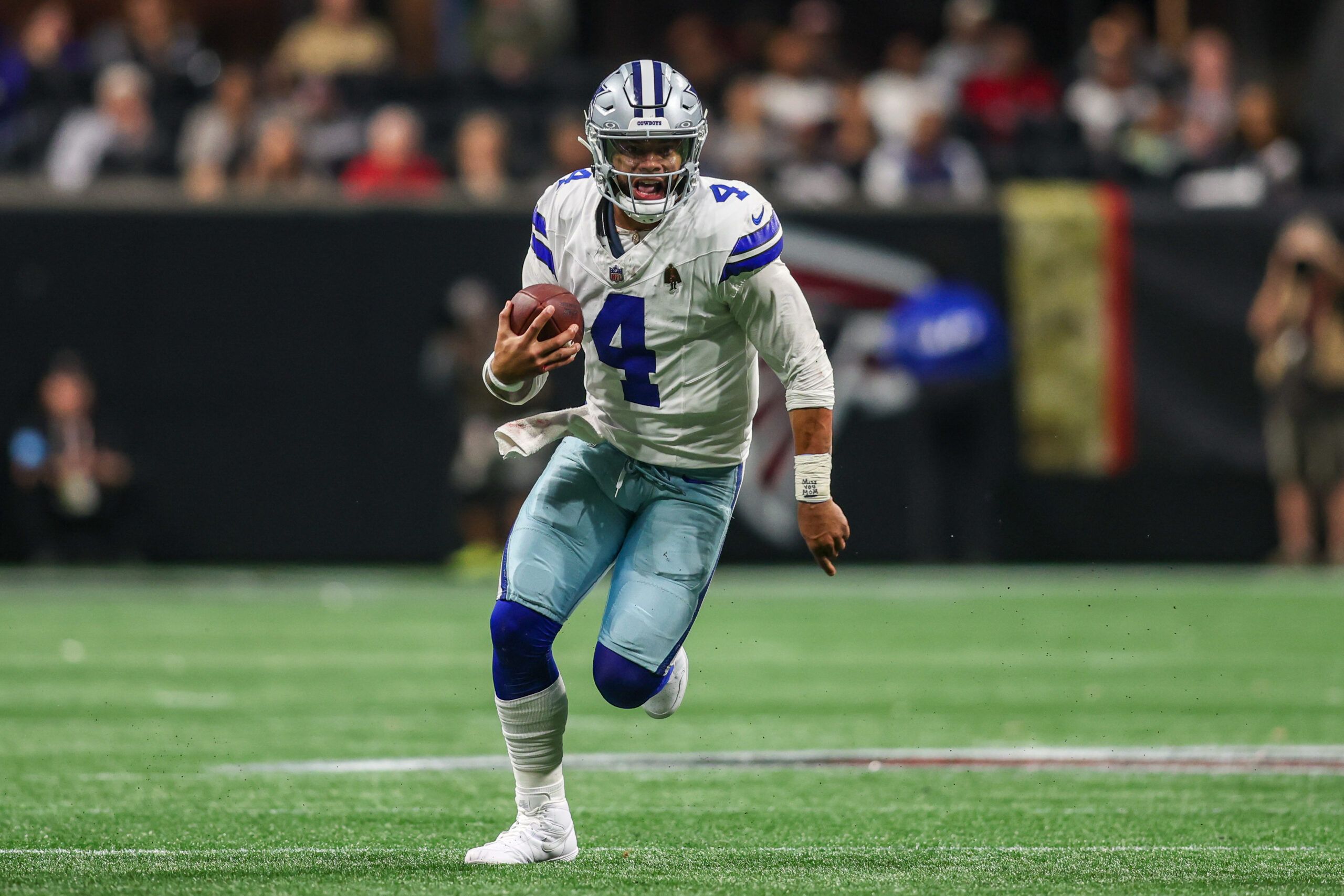 Dak Prescott’s Fiancée Sarah Jane Sends Romantic Messages As Cowboys QB ...