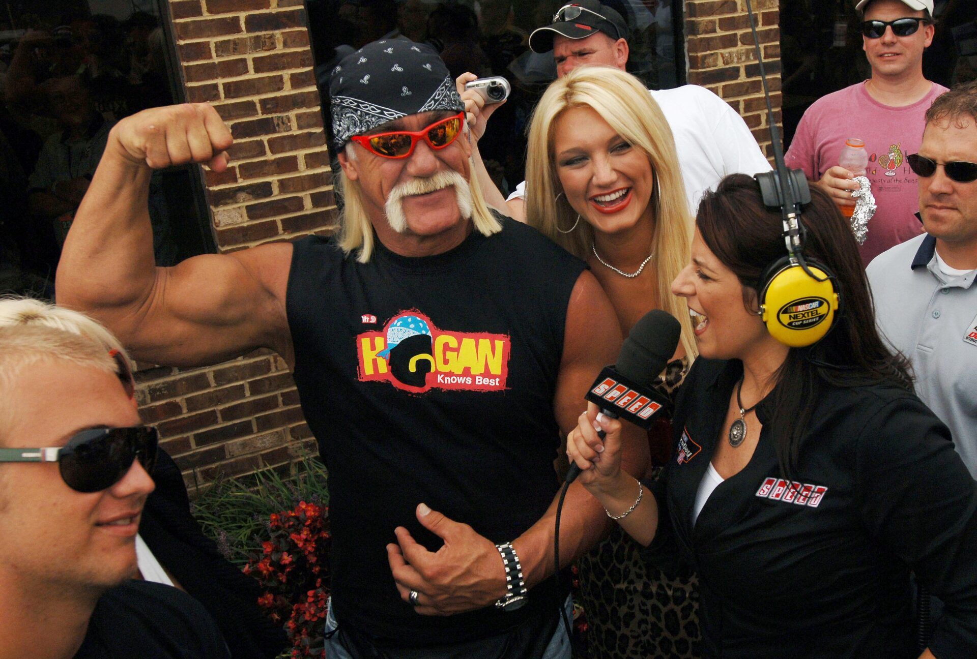 Kenny Wallace Bids Farewell to WWE Legend Hulk Hogan With Emotional 3 ...