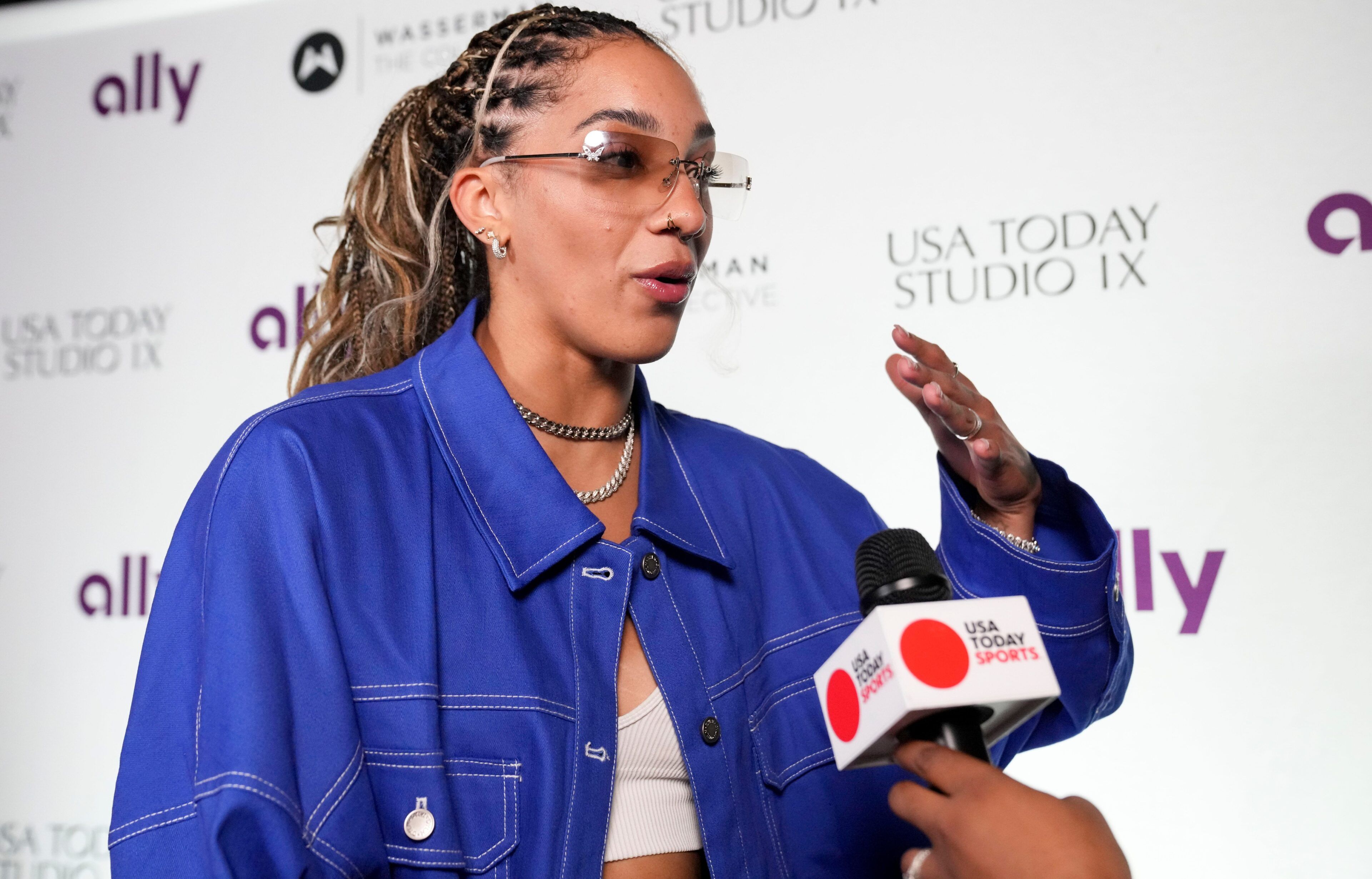 Seattle's Gabby Williams Shares Message for Dawn Staley After Refusing to Call South Carolina ...