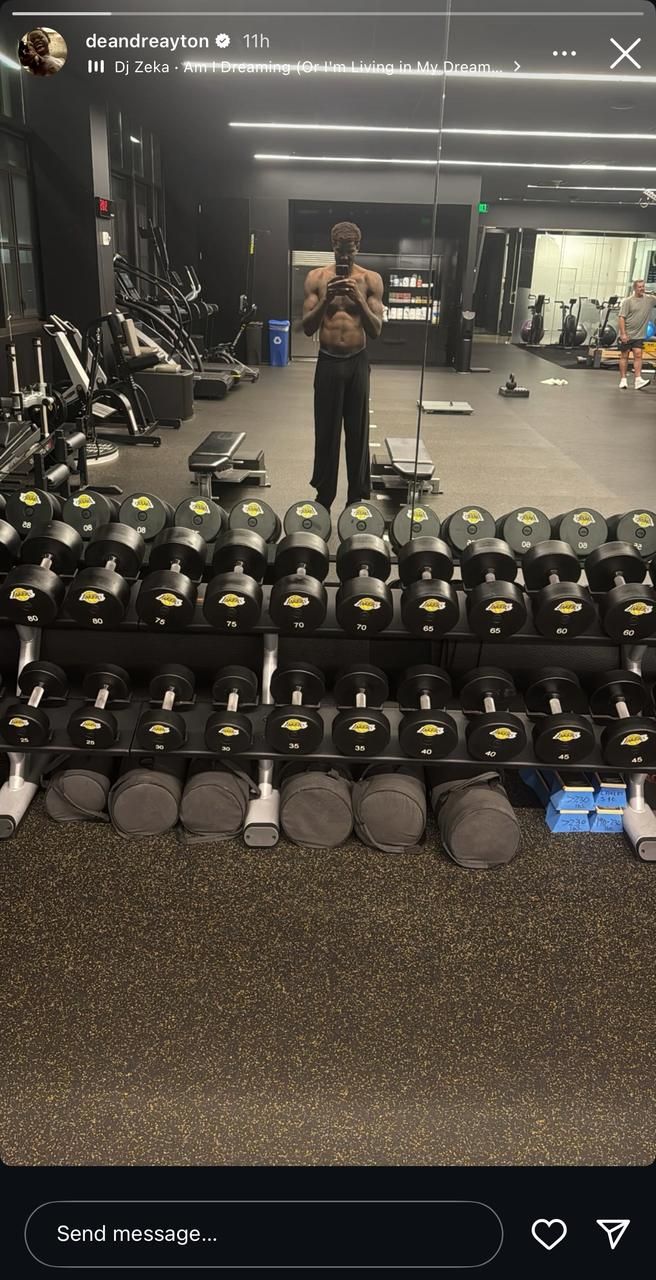 Deandre Ayton Flaunts Incredibly Ripped Physique at Lakers Facility As ...