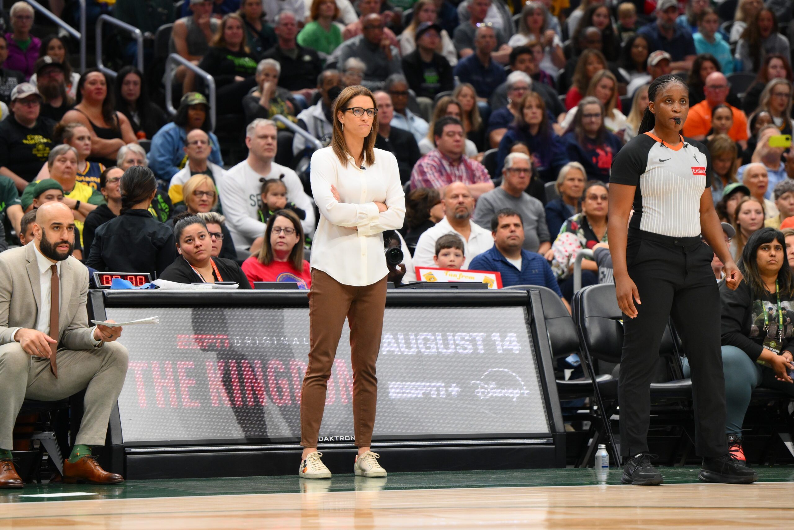 Stephanie White’s Aggressive Interaction With WNBA Referee Goes Viral ...