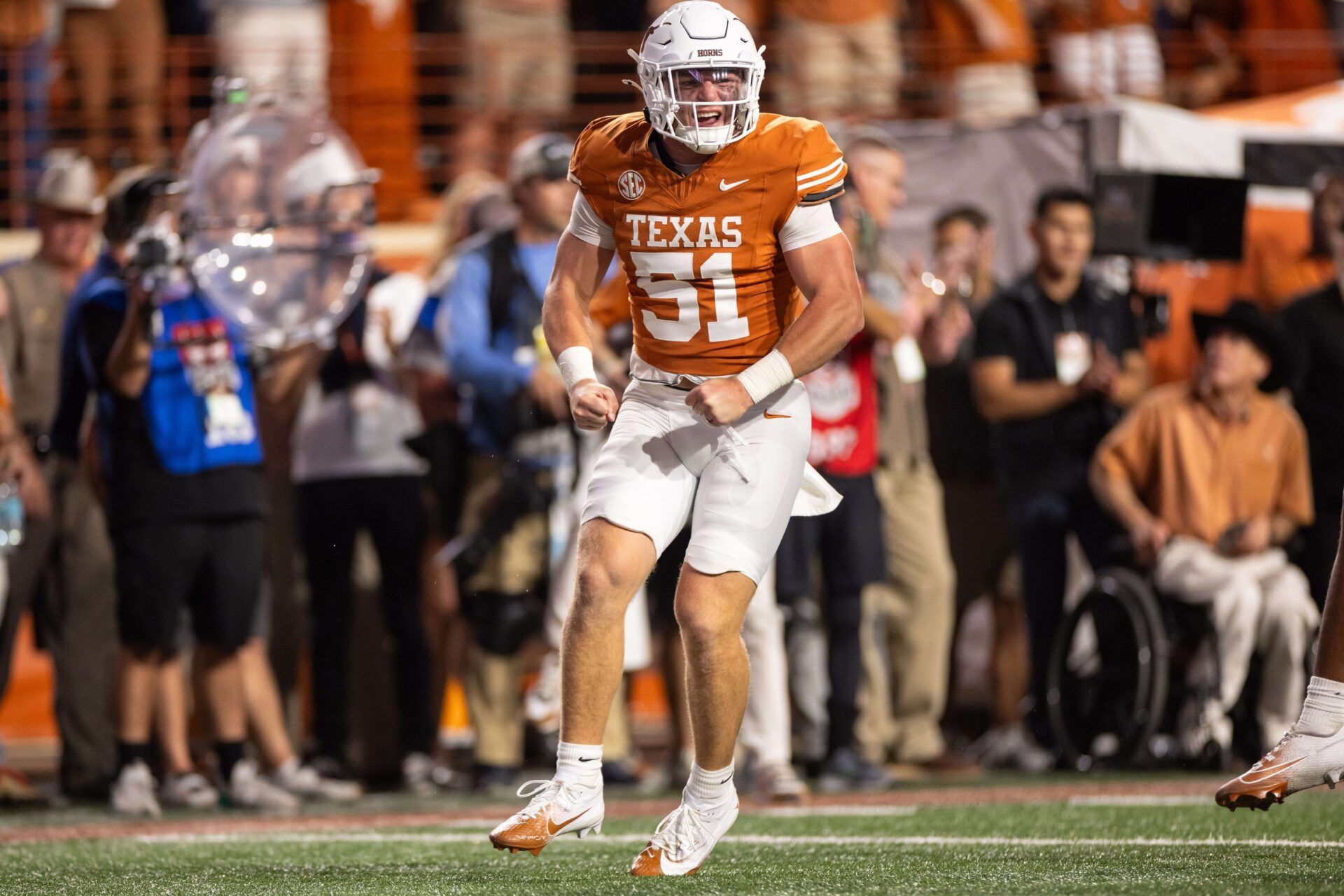 Actor Glen Powell’s Surprise Message for Texas LB Marshall Landwehr Has ...