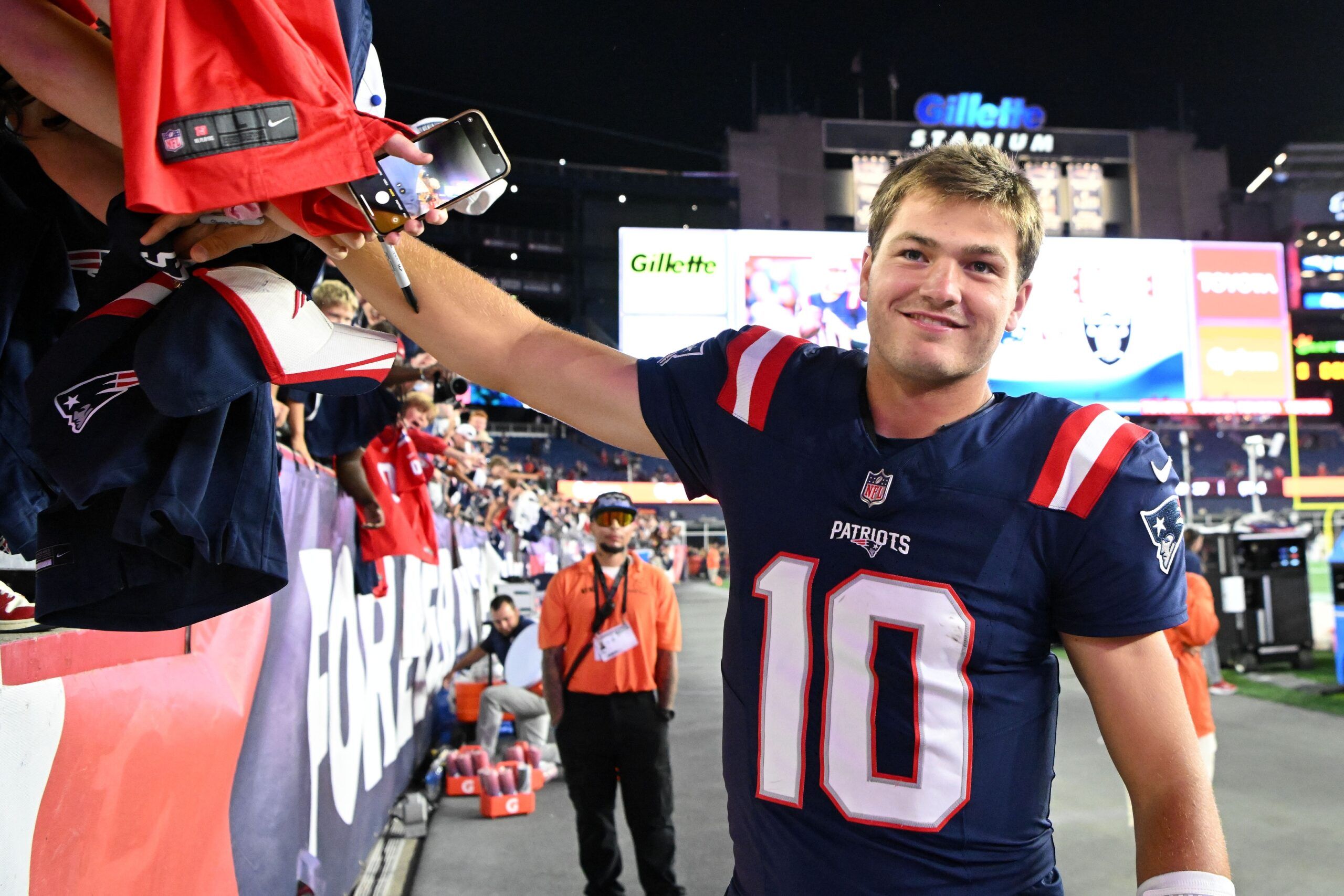 Is Drake Maye Playing in the Patriots-Vikings Preseason Game? Latest on ...