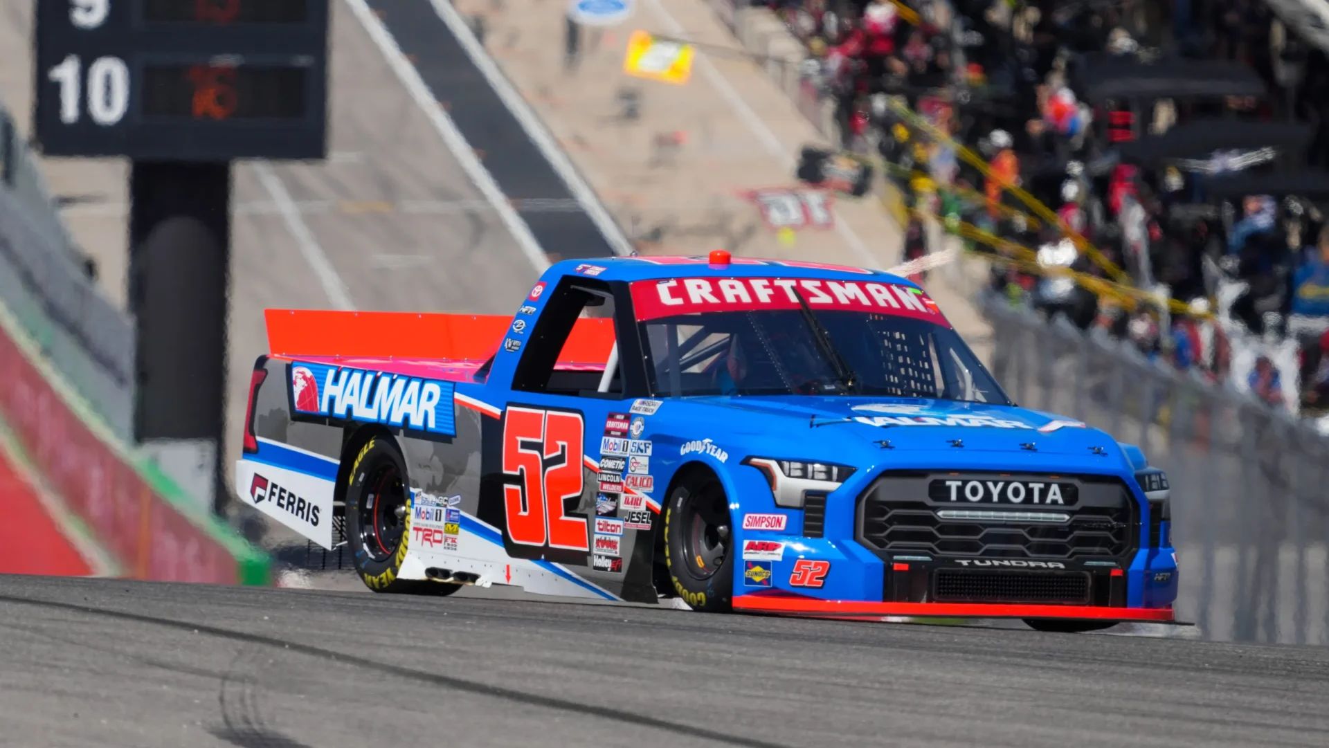 'Mad Respect for It' -- Injured Stewart Friesen Earns NASCAR Fans ...