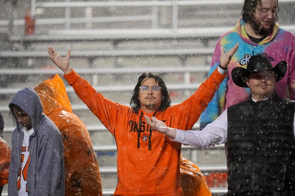 What Are the College Football Weather Delay Rules?