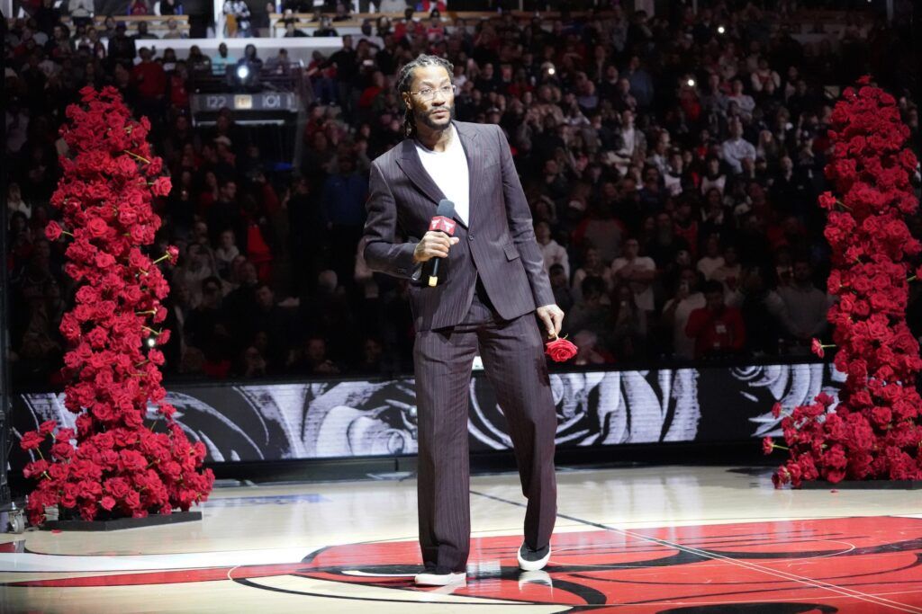 Former MVP Derrick Rose Gets Emotional After Bulls Finally Announce His ...