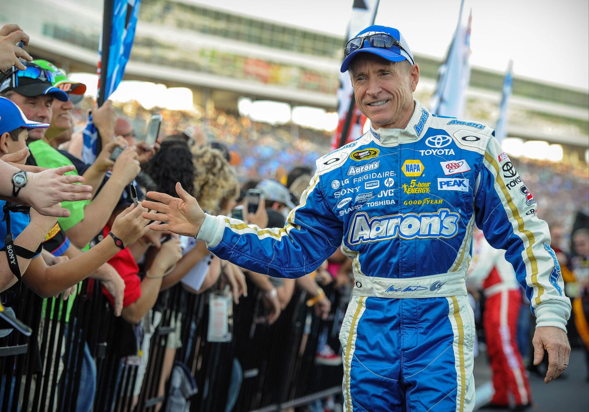 NASCAR Legend Mark Martin Drops Humble 1-Word Reply to Bobby Labonte’s GOAT Claim