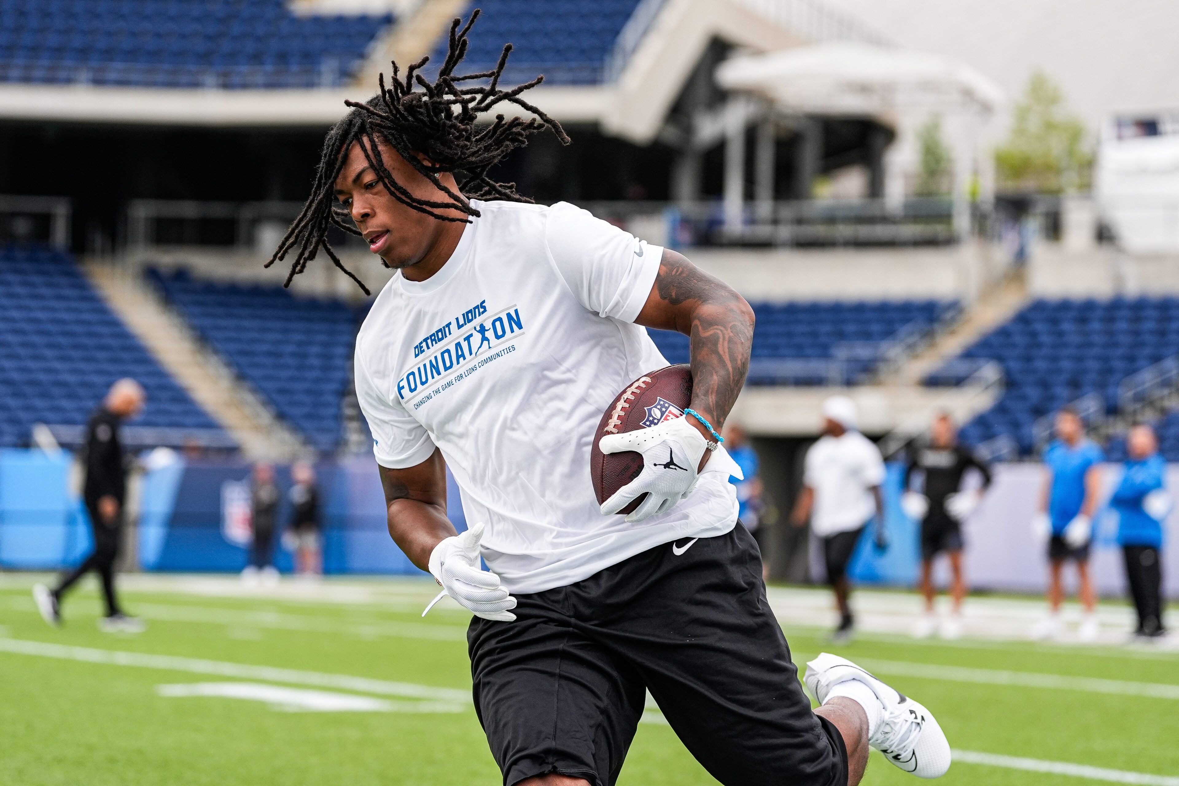 Detroit Lions RBs Fantasy Outlooks: Jahmyr Gibbs and David Montgomery