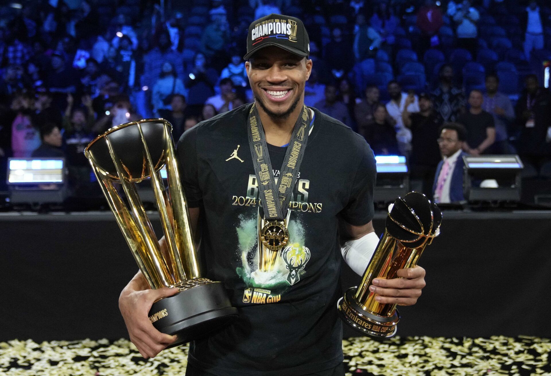 Bucks Seemingly Lock Down Giannis Antetokounmpo to Milwaukee After ...