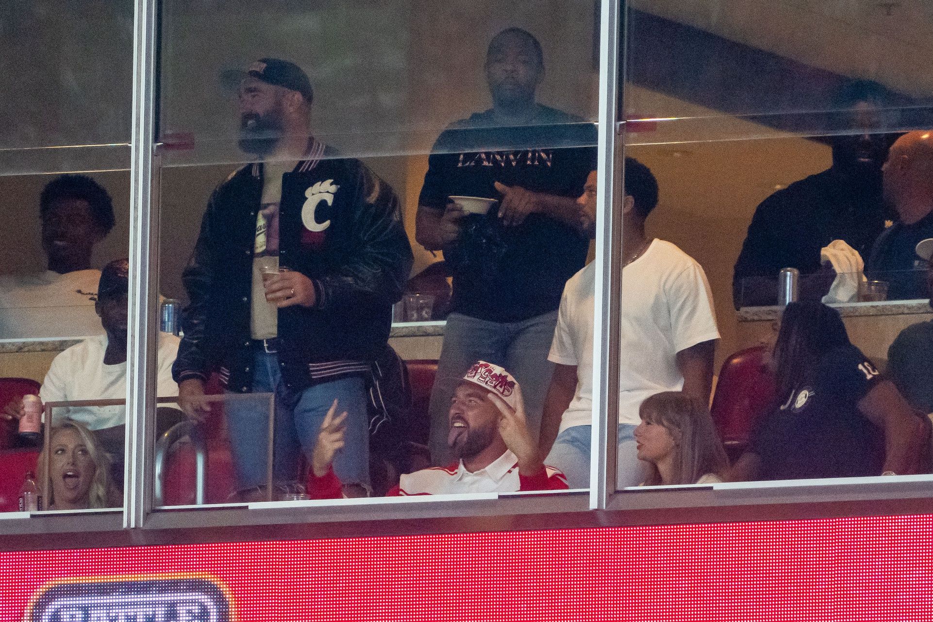 Jason Kelce Reveals ‘Embarrassing’ Drinking Story From Cincinnati’s ...